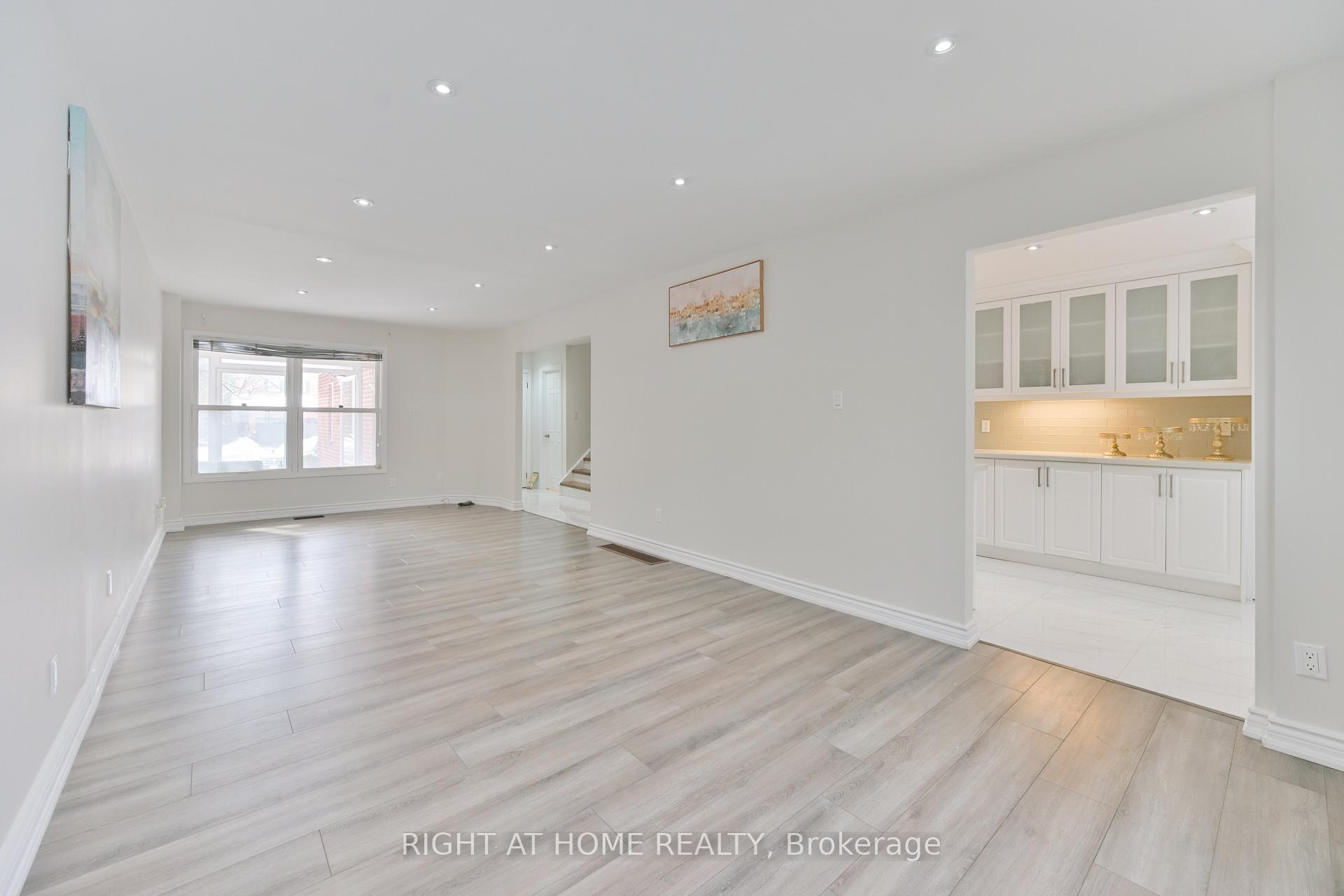144 Don Head Village Boulevard, Richmond Hill, ON L4C 7R1