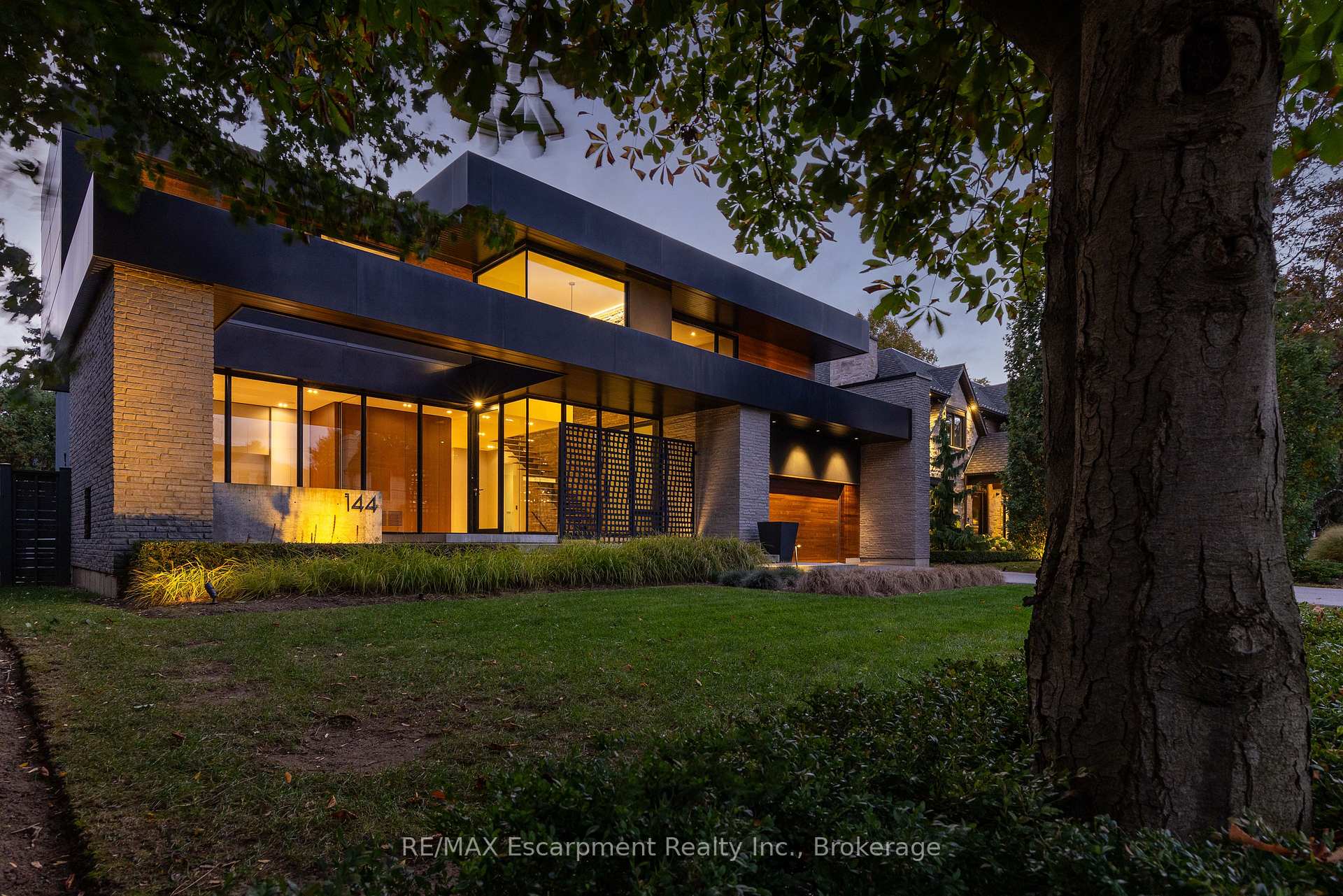 144 Sparling Court, Oakville, ON L6K 2J7