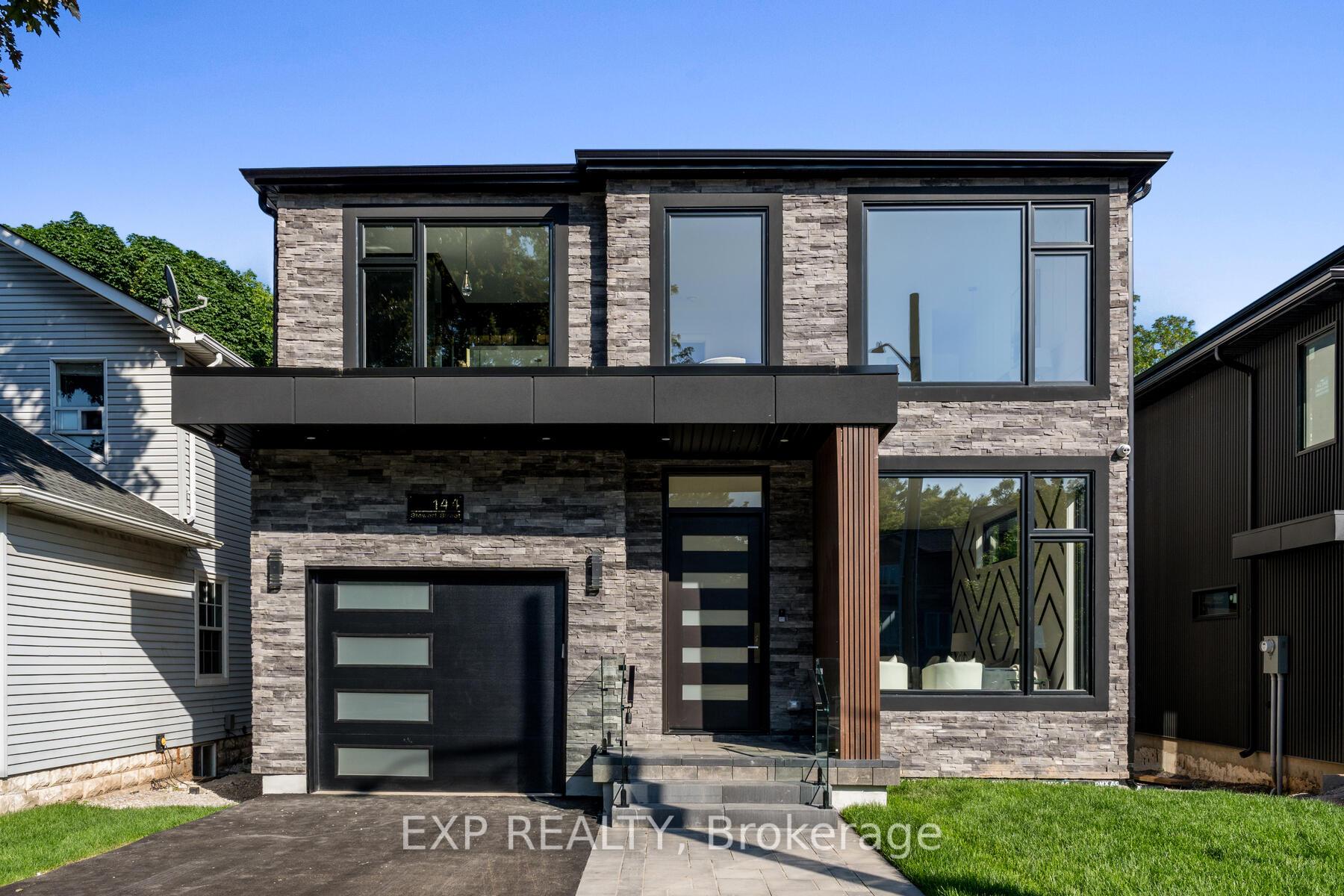 144 Stewart Street, Oakville, ON L6K 1X9
