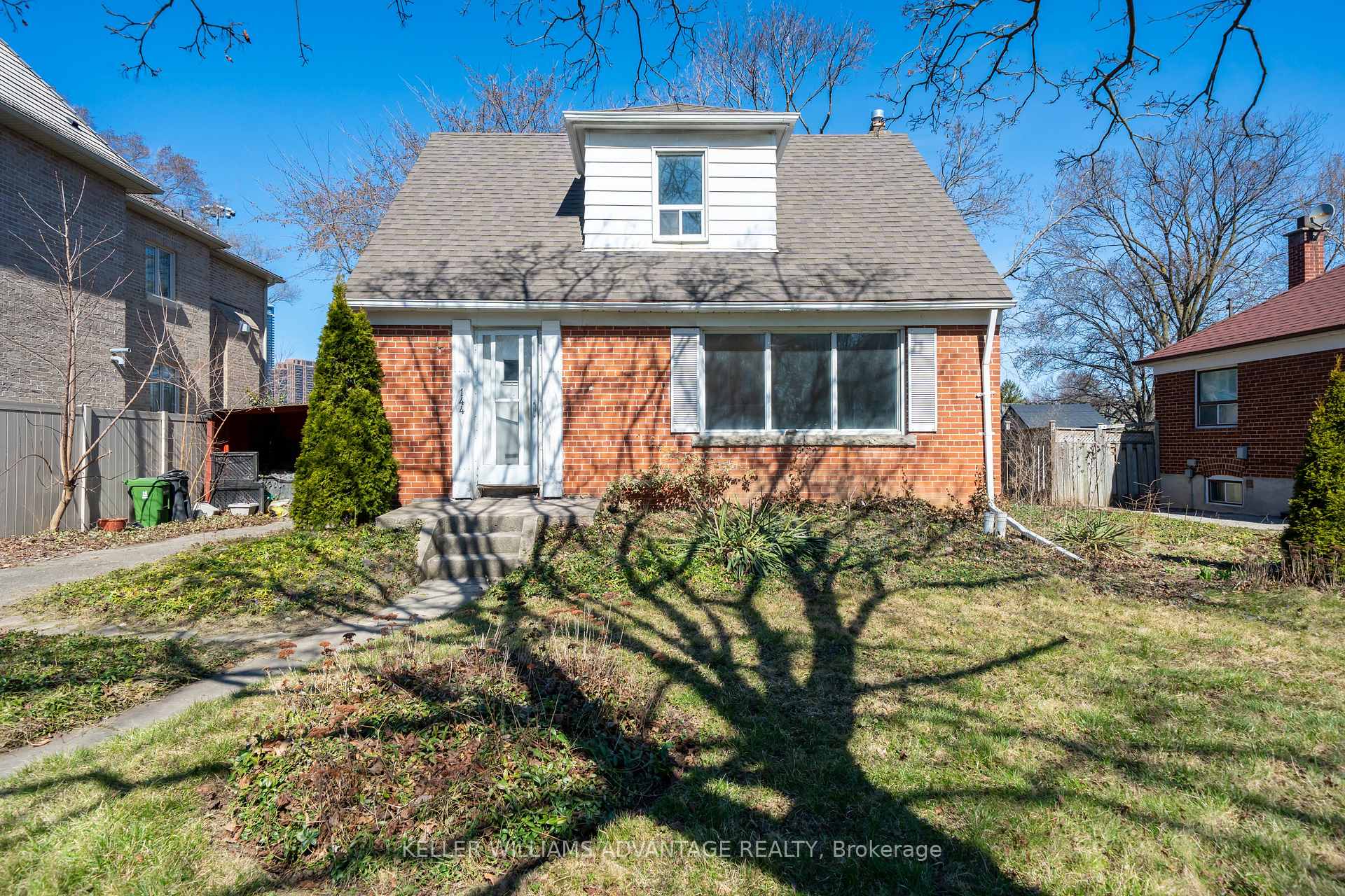 144 Upper Canada Drive N, Toronto, ON M2P 1S8