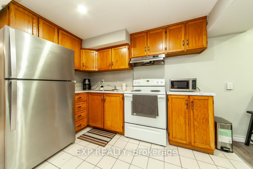 1447 Fleming Court, Oshawa, ON L1J 8B1