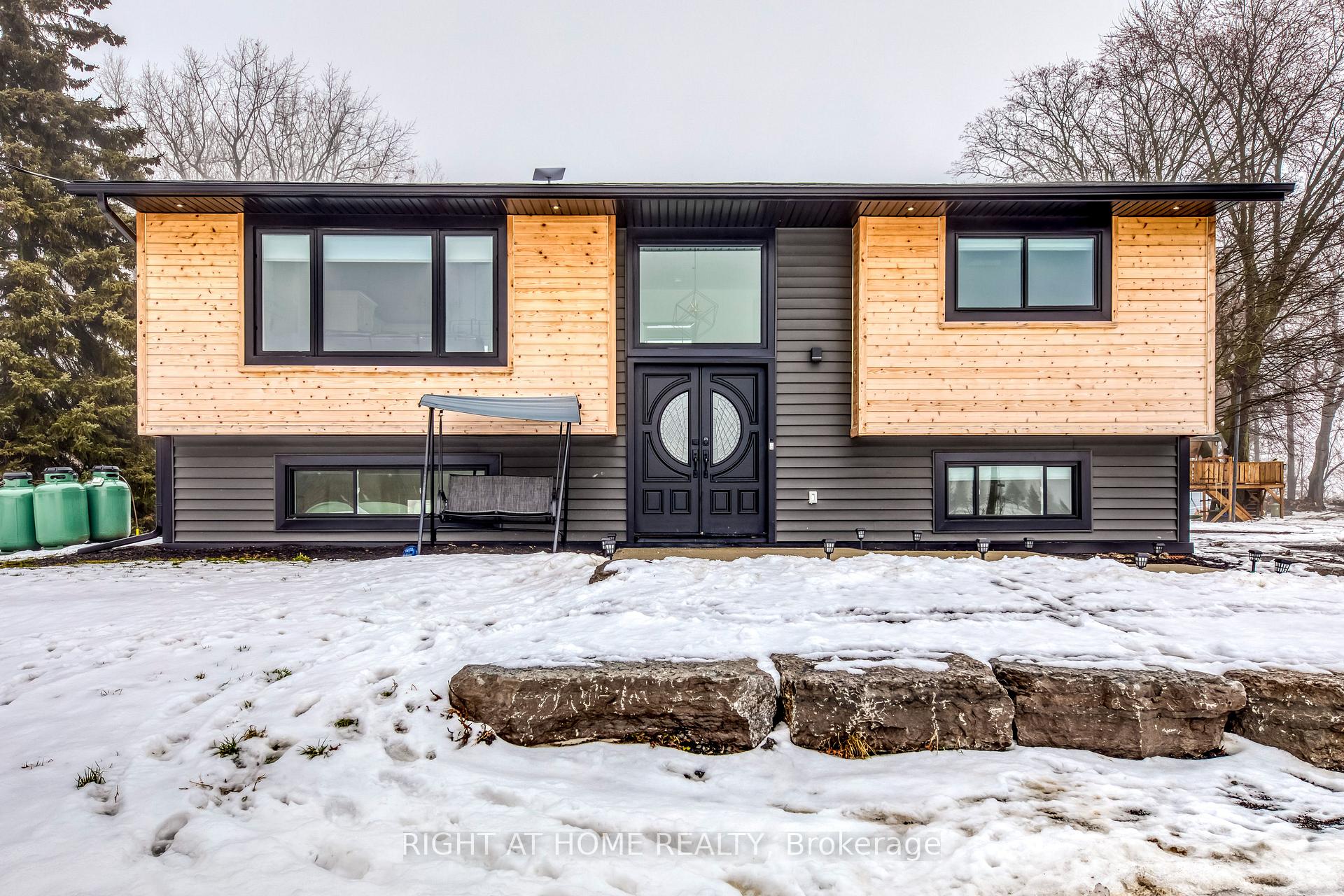 146 7th Concession Road E, Hamilton, ON L8B 1T3