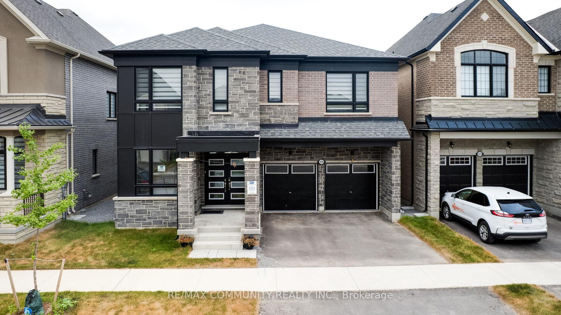 1476 Mockingbird Square, Pickering, ON L1X 0N8