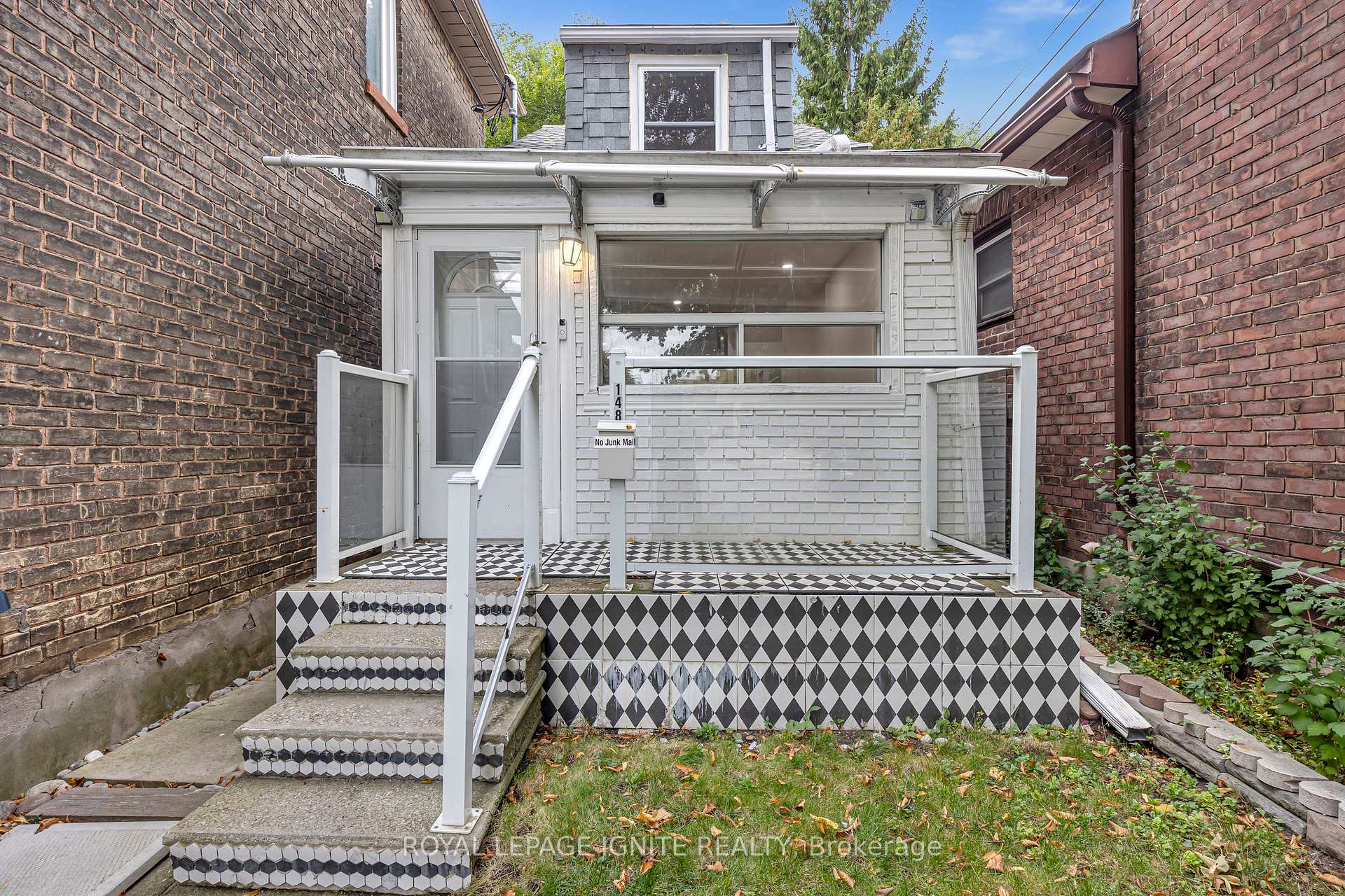 148 Barrington Avenue, Toronto, ON M4C 4Z2