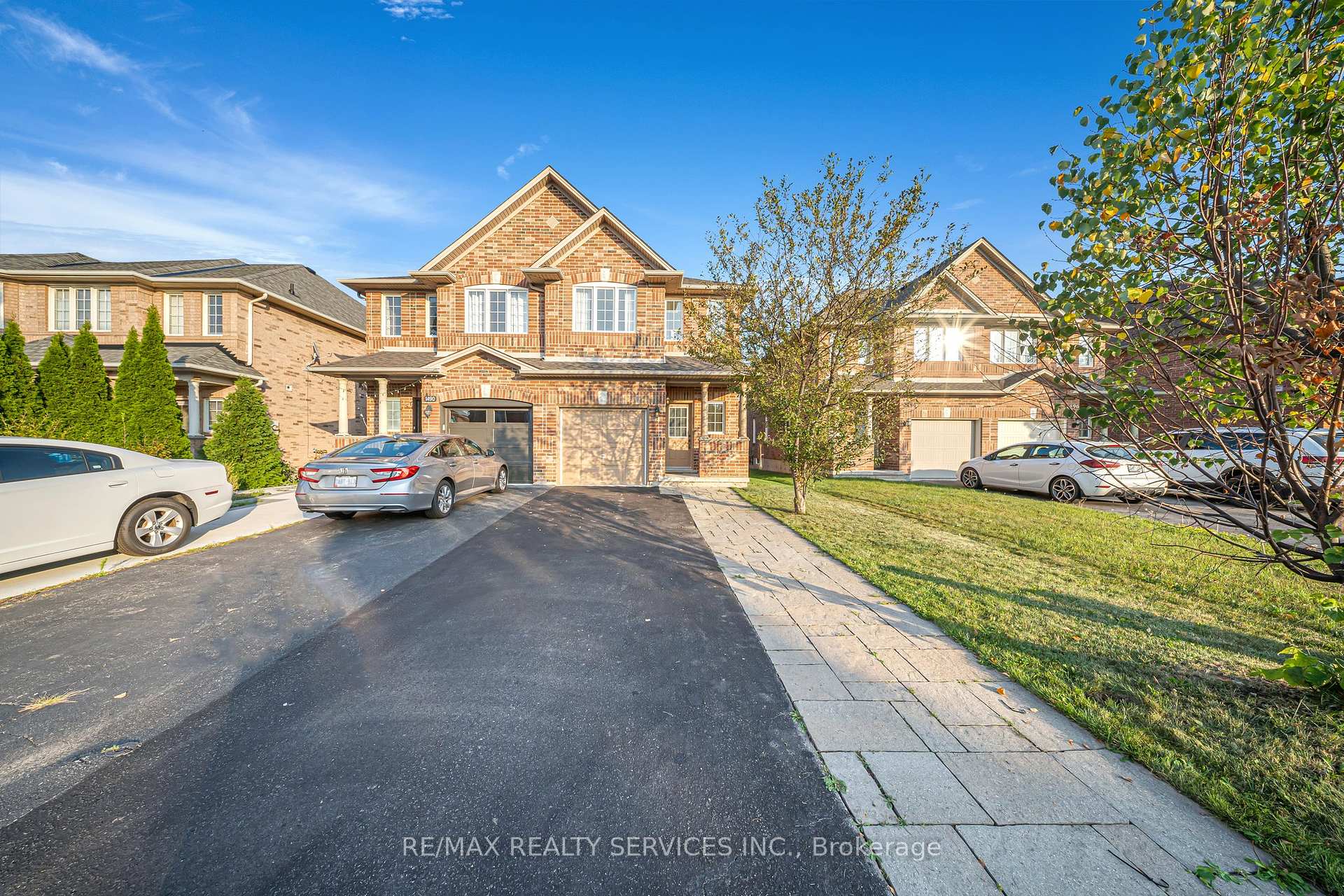 1492 Warbler Road, Oakville, ON L6M 3Z7