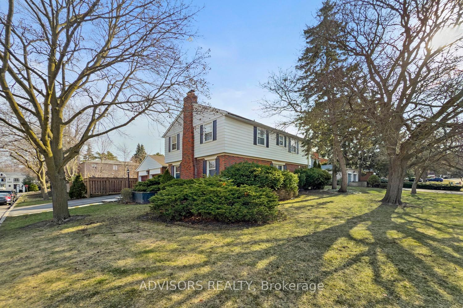 15 Alcaine Court, Markham, ON L3T 2G8