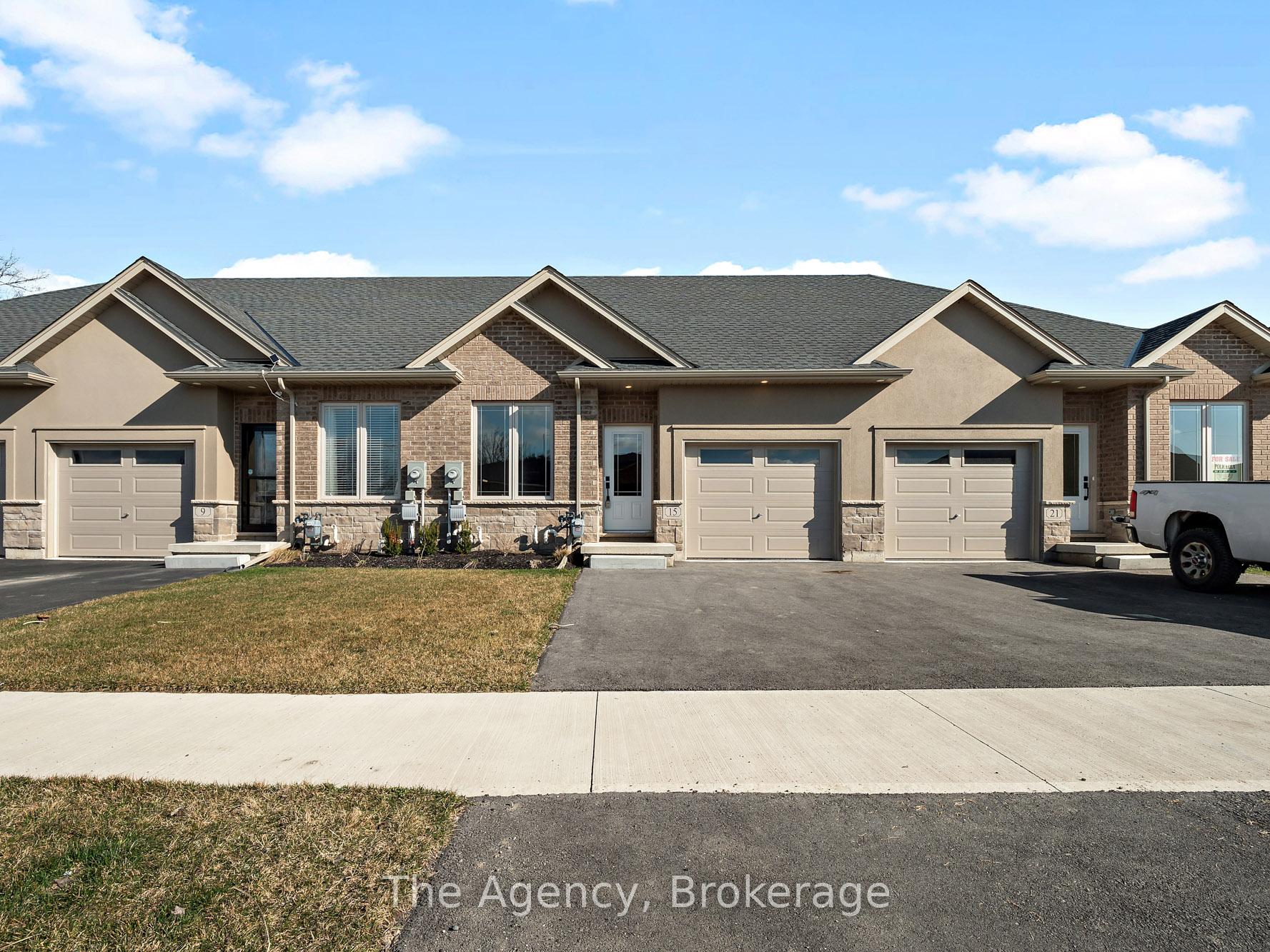 15 Austin Drive S, Welland, ON L3B 5N8