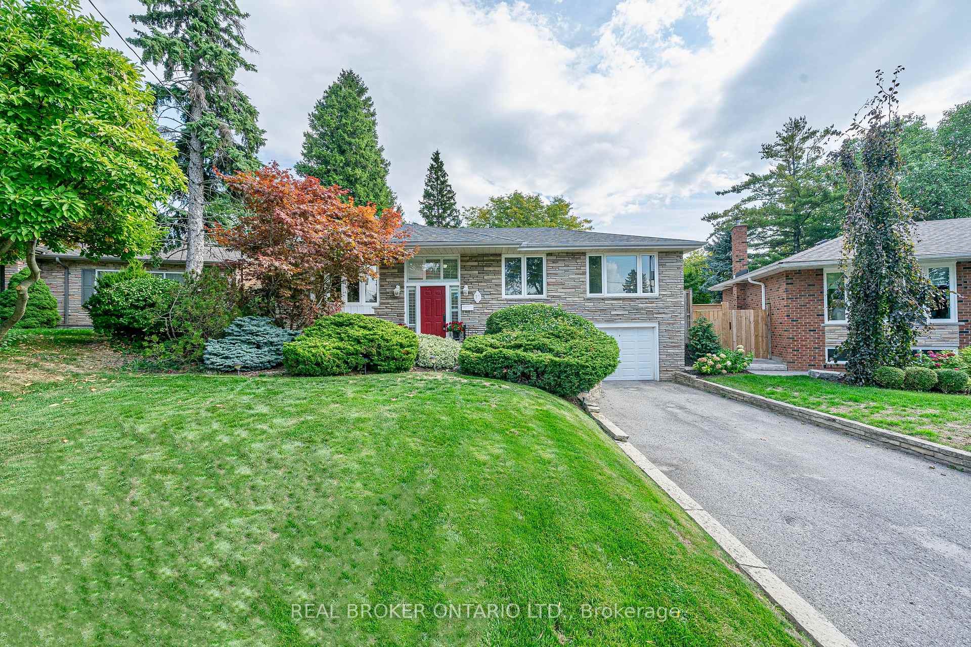 15 Caronport Crescent, Toronto, ON M3A 1G9