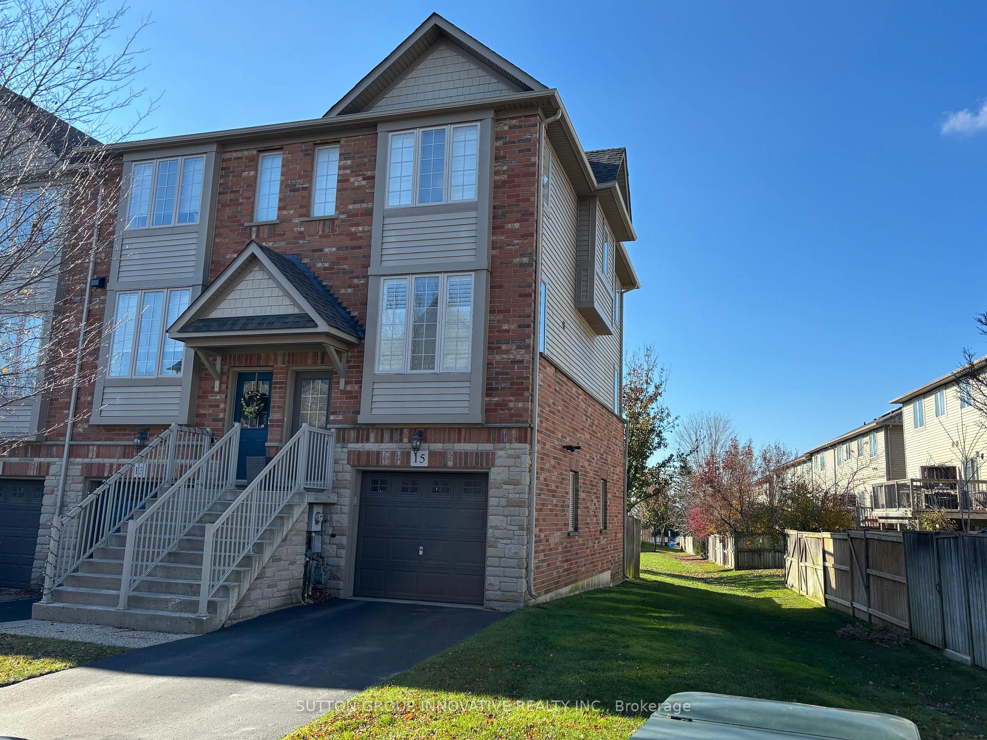 15 CHAPMAN Lane, Hamilton, ON L9G 0A5