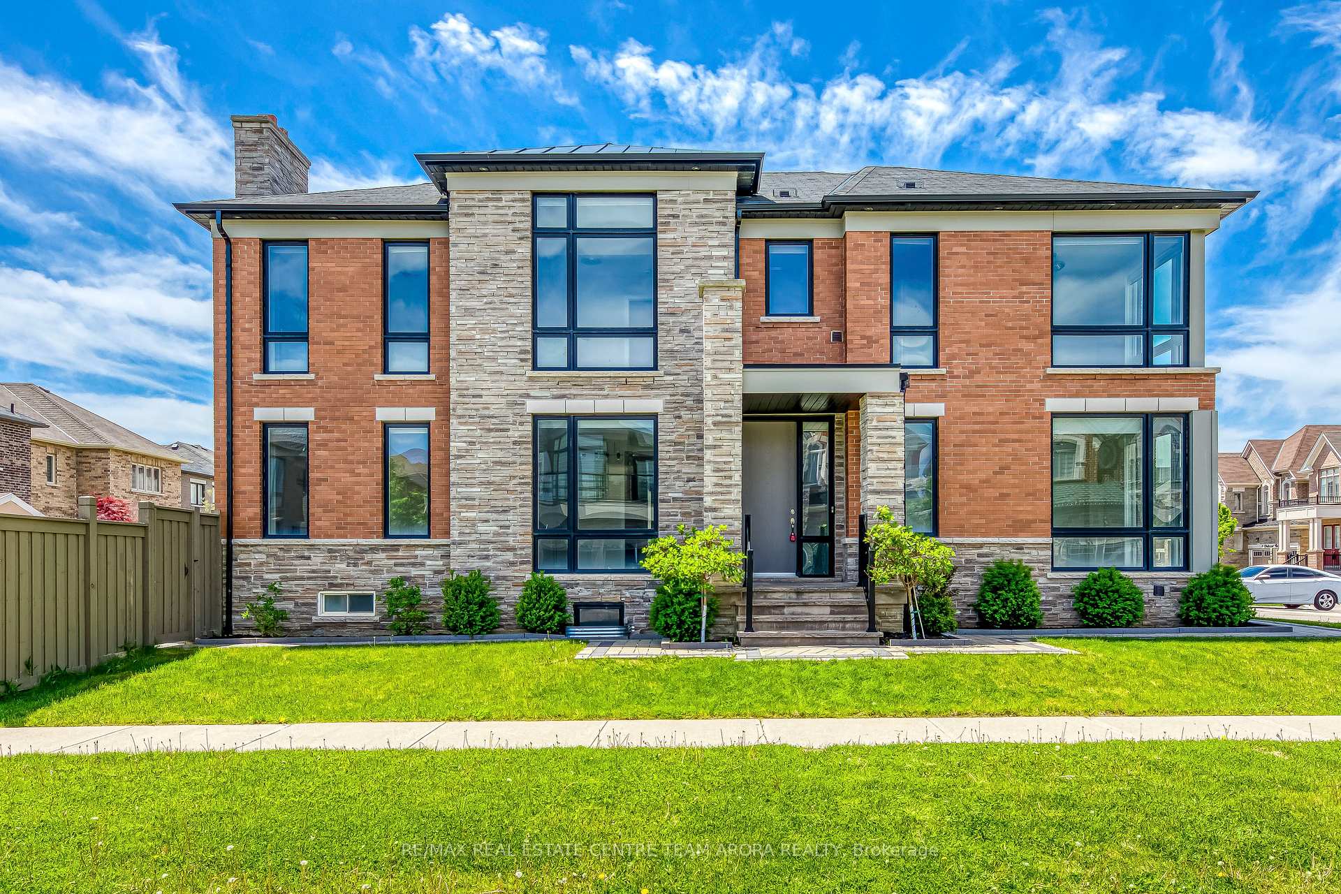15 Dalecrest Road, Brampton, ON L6X 5N3