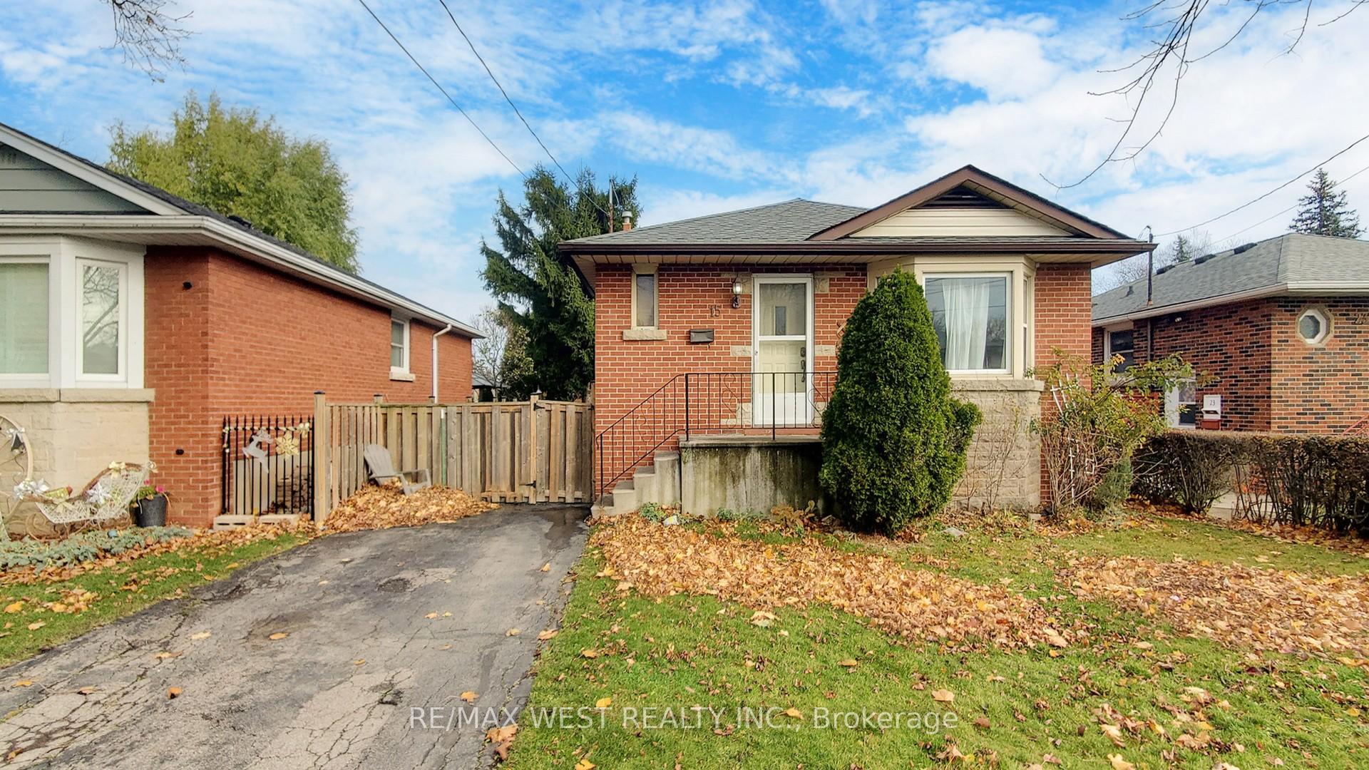 15 Darcy Court, Hamilton, ON L8V 2B9