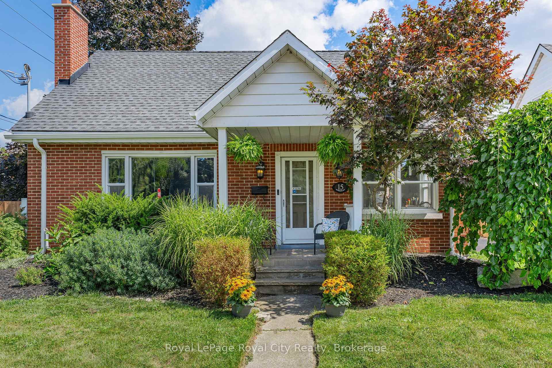 15 Dudhope Avenue, Cambridge, ON N1R 4T2