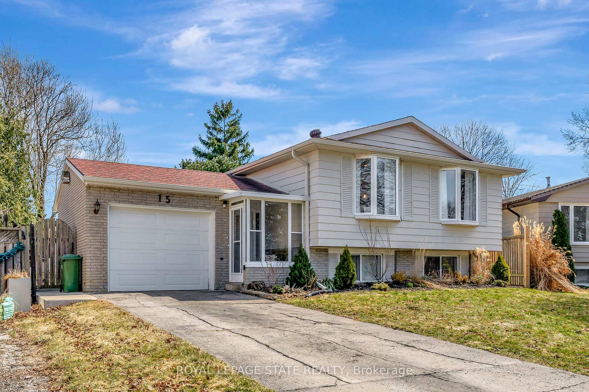 15 Elsa Court, Hamilton, ON L9C 4R7