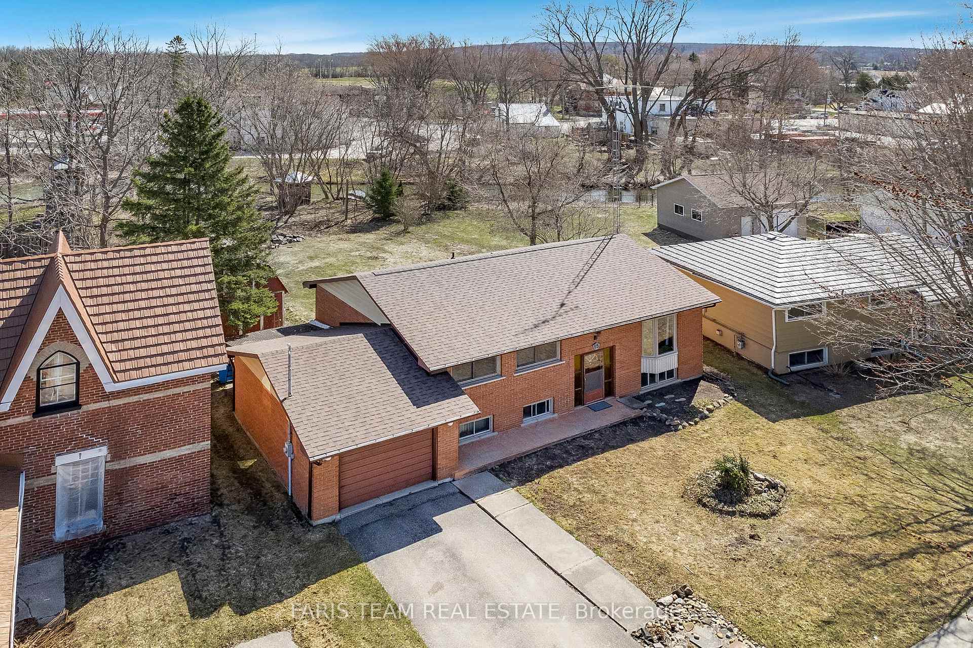 15 Eplett Street, Severn, ON L0K 1E0