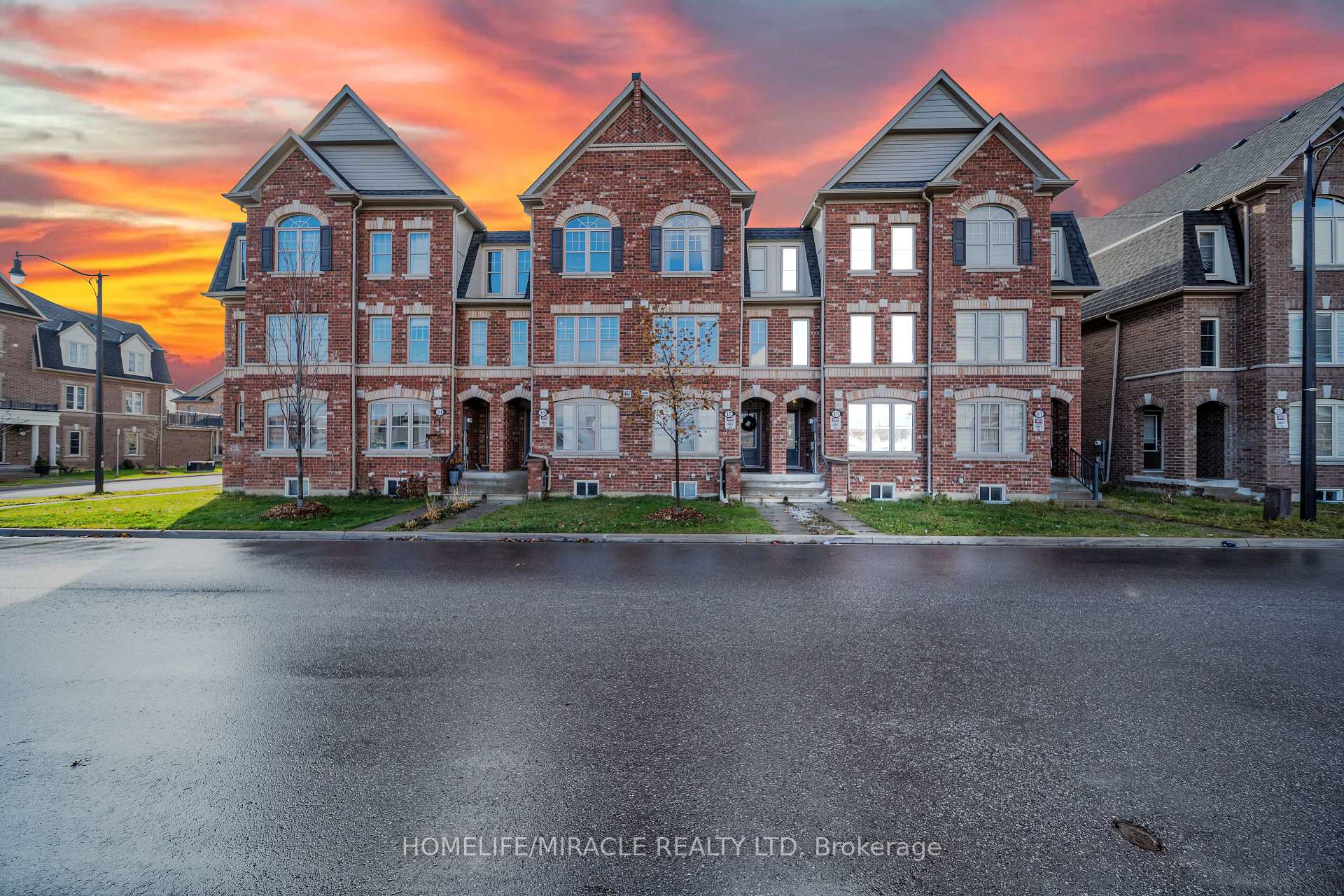 15 Finegan Circle, Brampton, ON L7A 4Z7