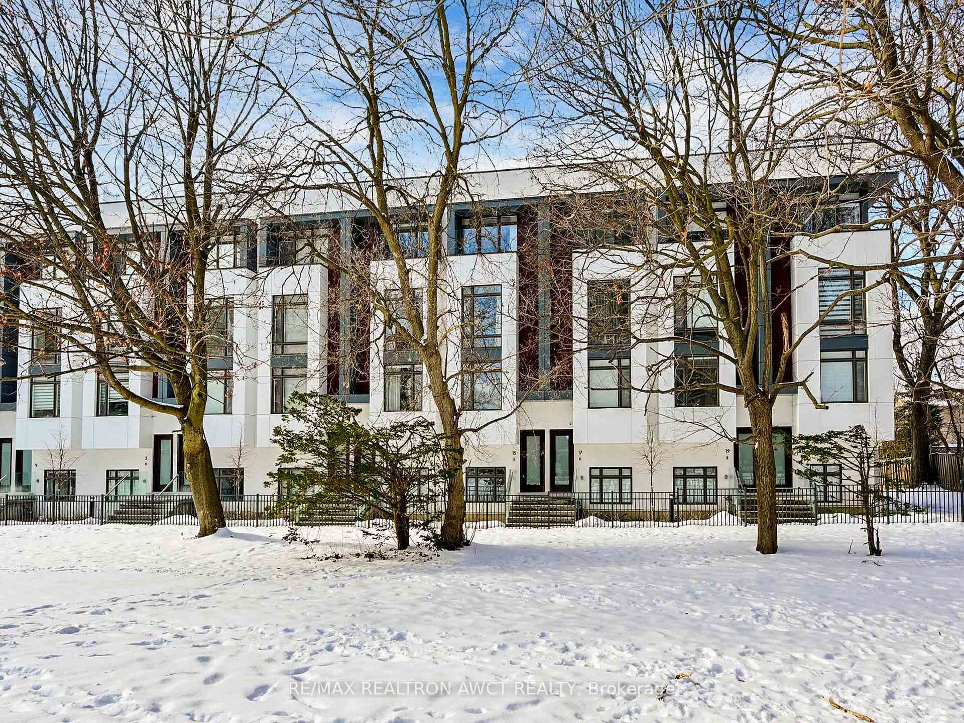 15 Flax Field Lane, Toronto, ON M2N 0L5