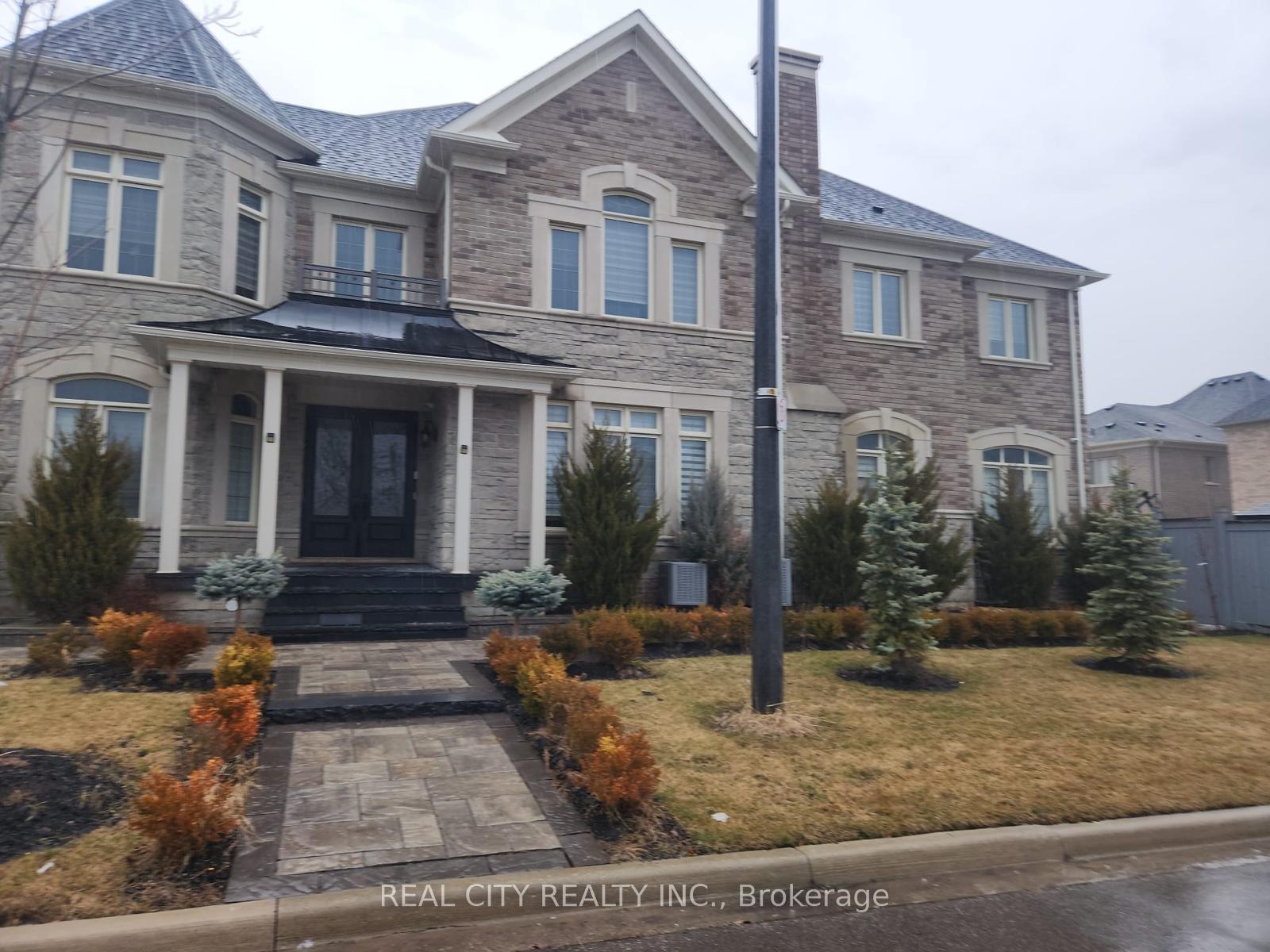 15 Foothills Crescent, Brampton, ON L6P 4G9