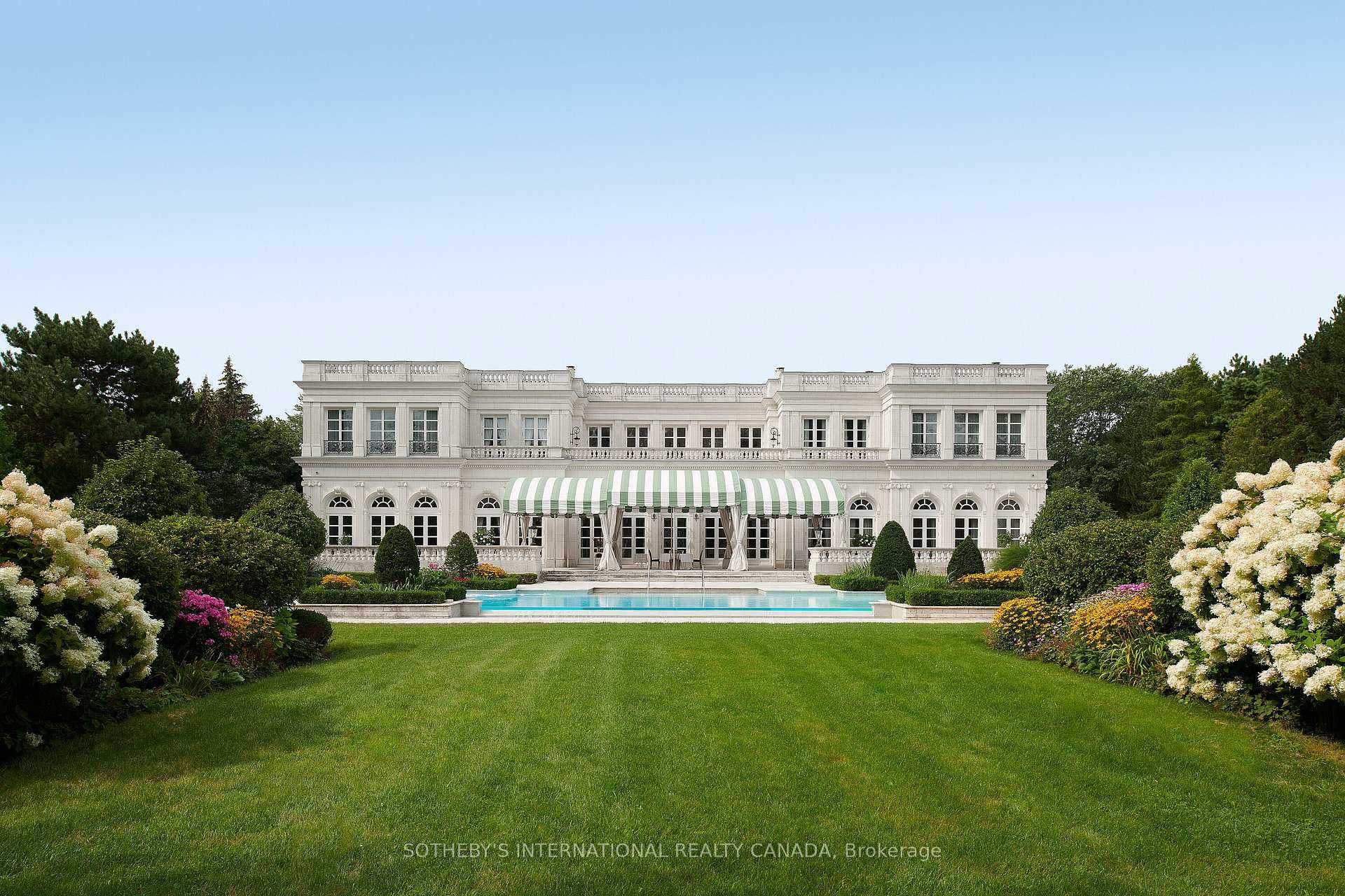 15 High Point Road, Toronto, ON M3B 2A3