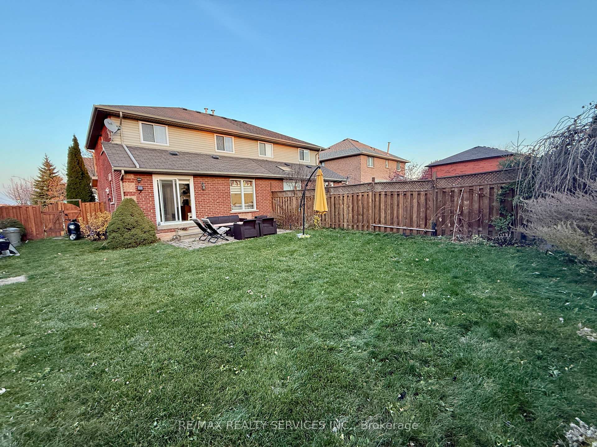 15 Inverhuron Trail, Oakville, ON L6H 5Z6