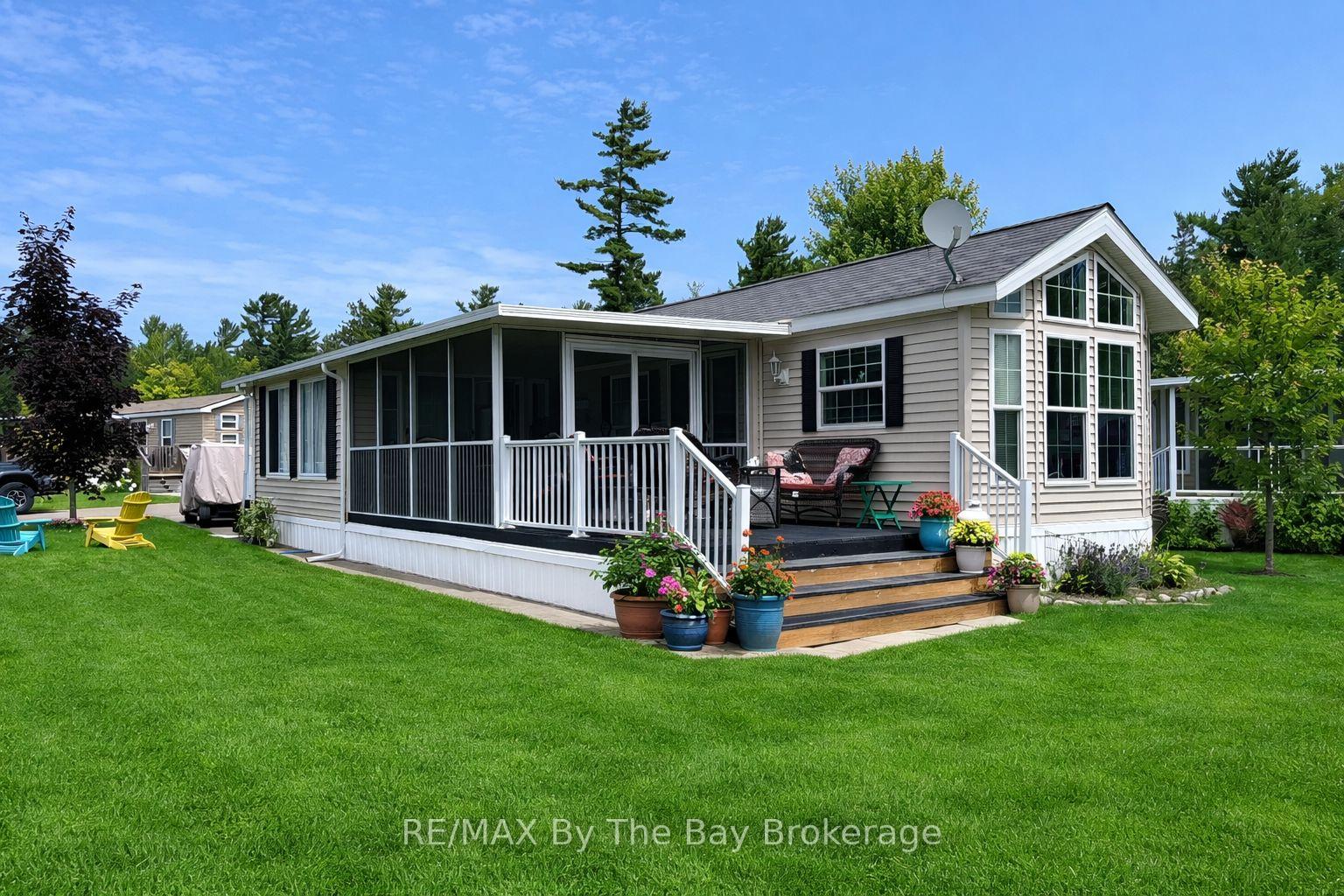 15 Kenora Trail, Wasaga Beach, ON L9Z 1X7