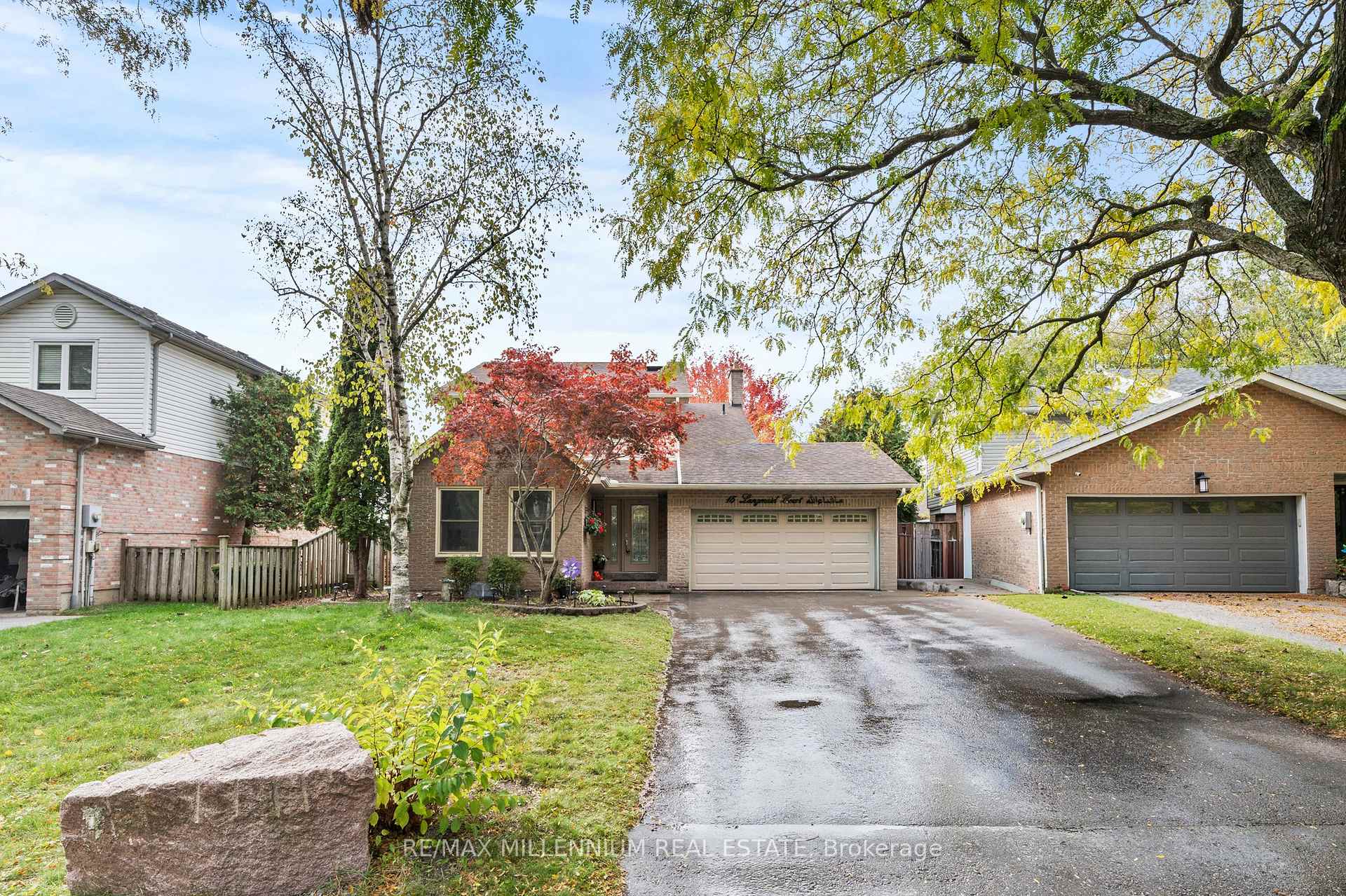 15 Langmaid Court, Whitby, ON L1N 6M7
