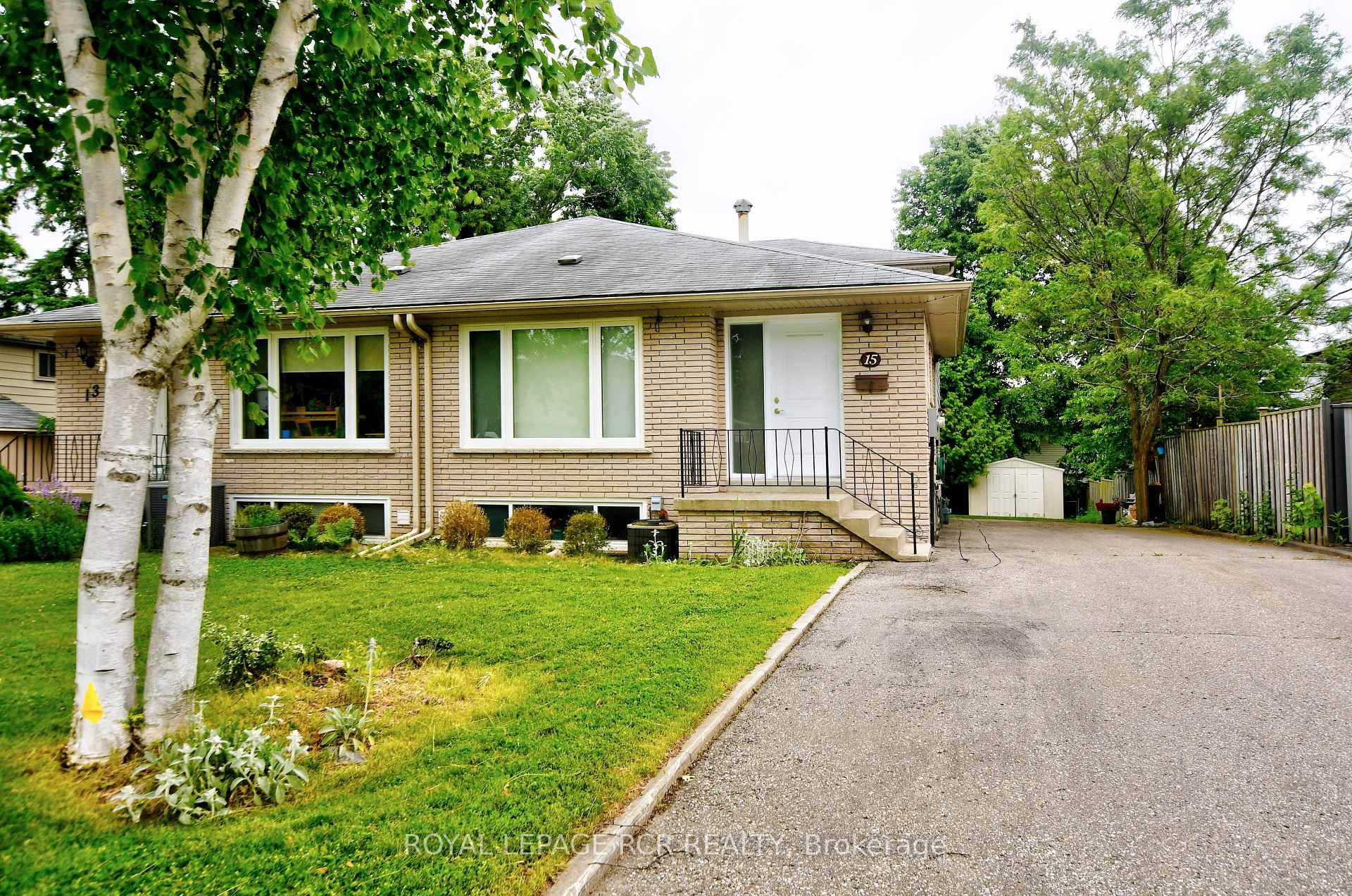15 McDonald Drive, Aurora, ON L4G 2T4