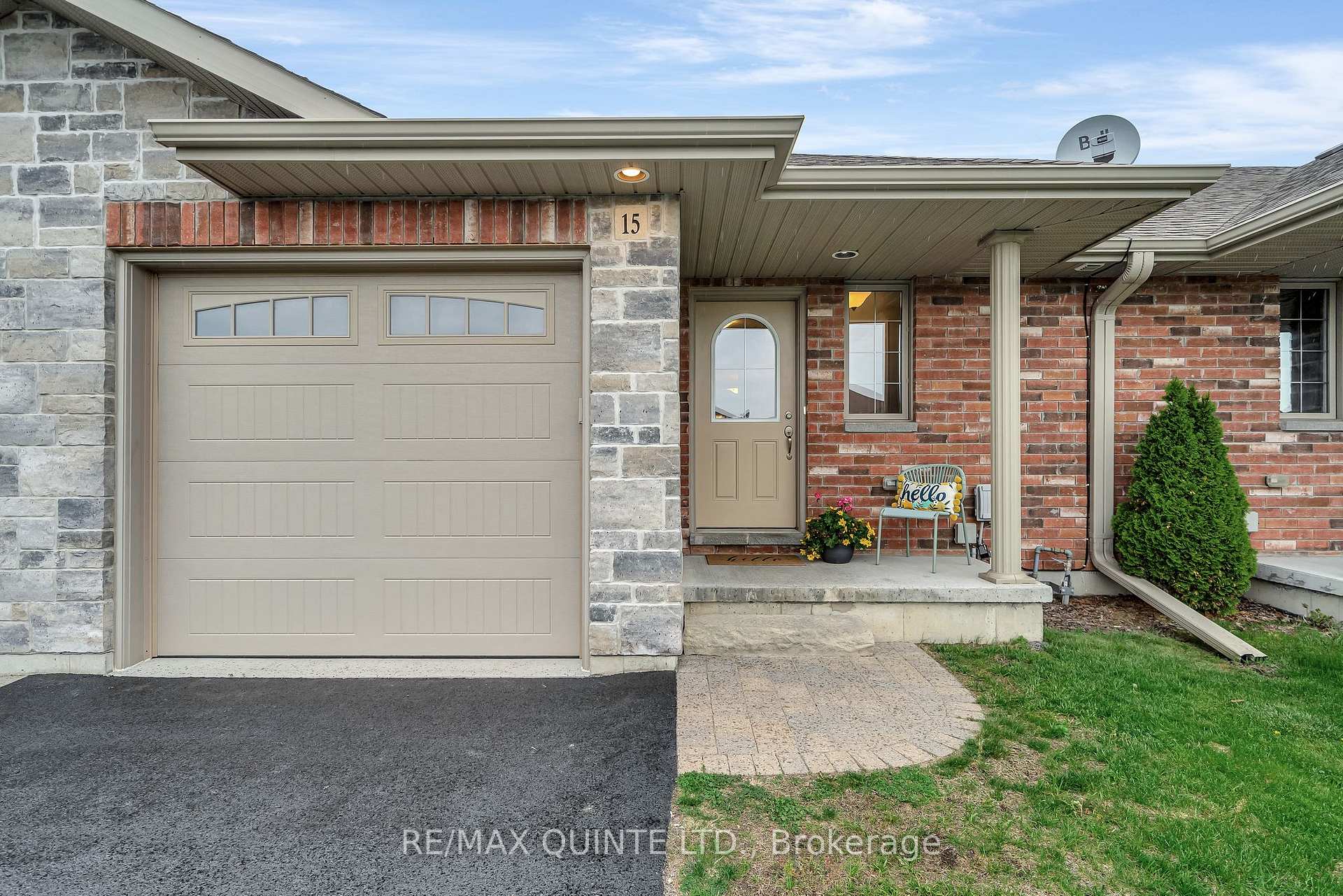 15 McIntosh Crescent, Quinte West, ON K8V 0E9