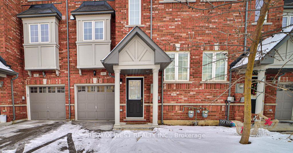 15 Old Colony Road, Richmond Hill, ON L4E 4L4