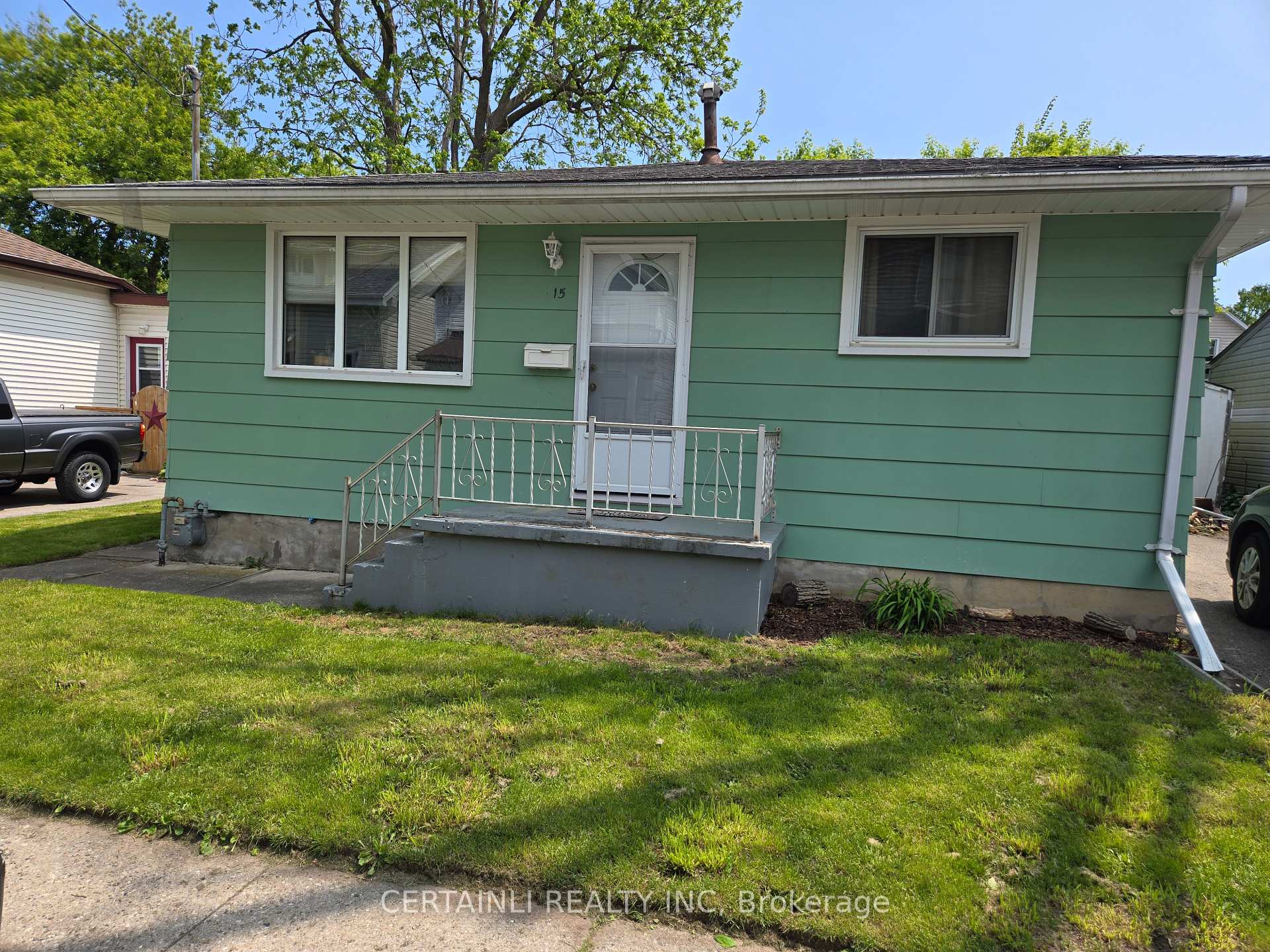 15 Penwarden Street, St. Thomas, ON N5P 2R6