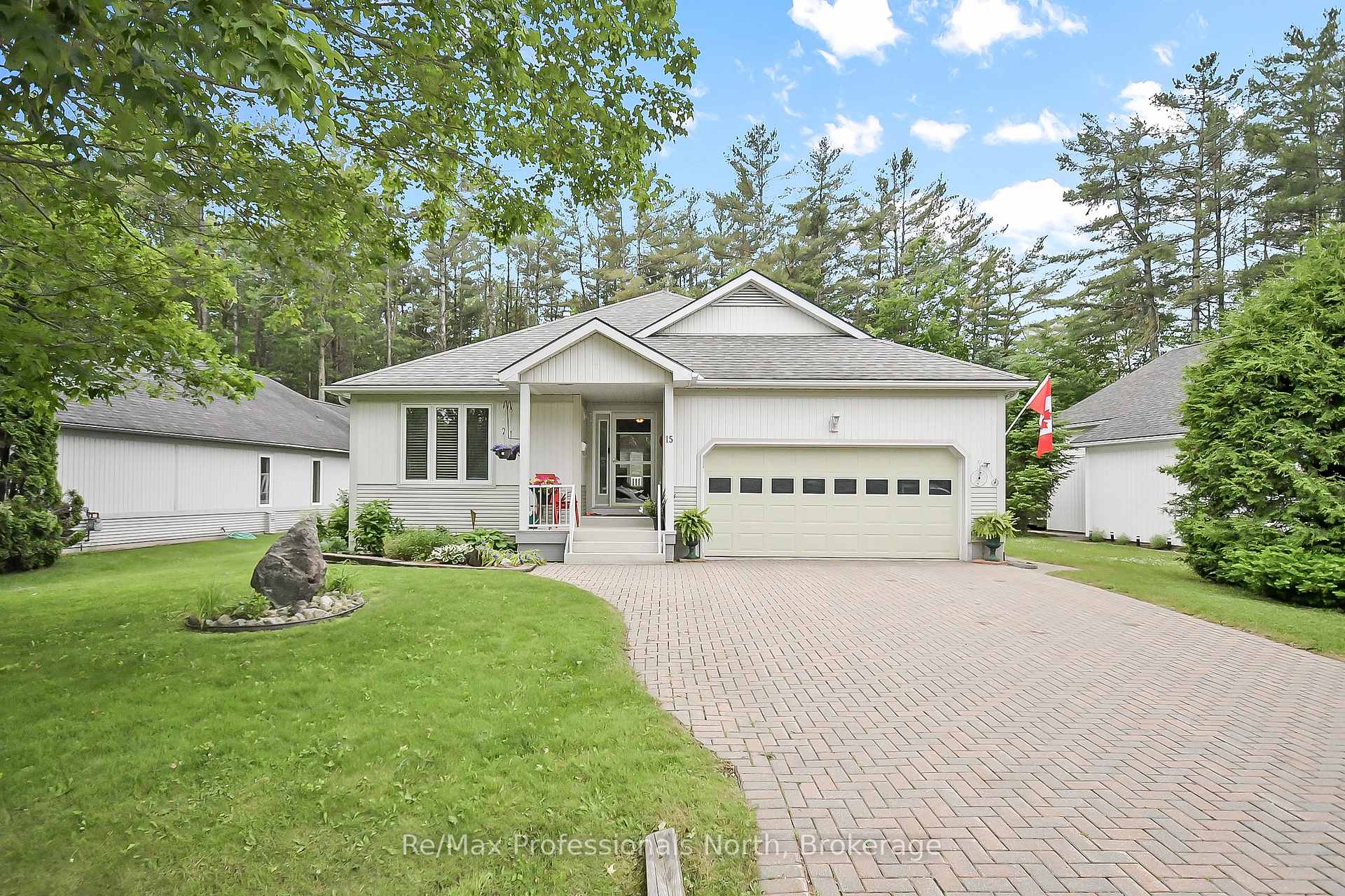 15 PINERIDGE GATE, Gravenhurst, ON P1P 1Y4