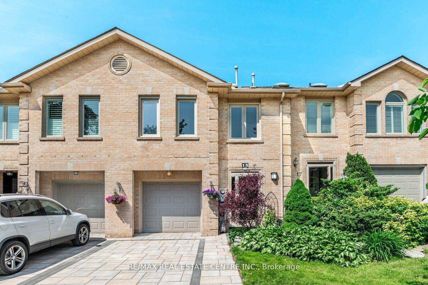 15 Rockingham Court, Markham, ON L3T 7R8