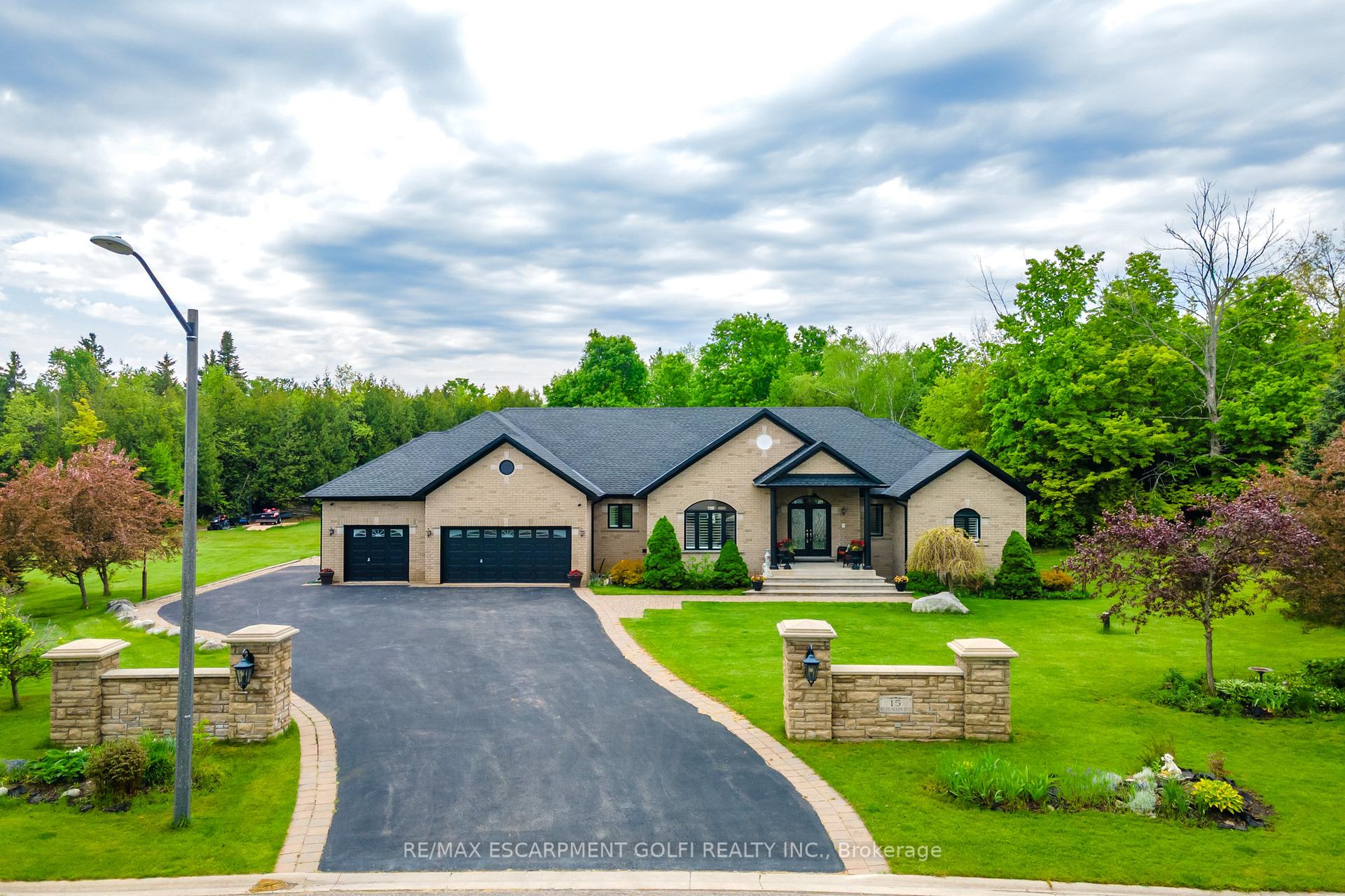 15 Rolling Meadow Drive, Caledon, ON L7K 0N2