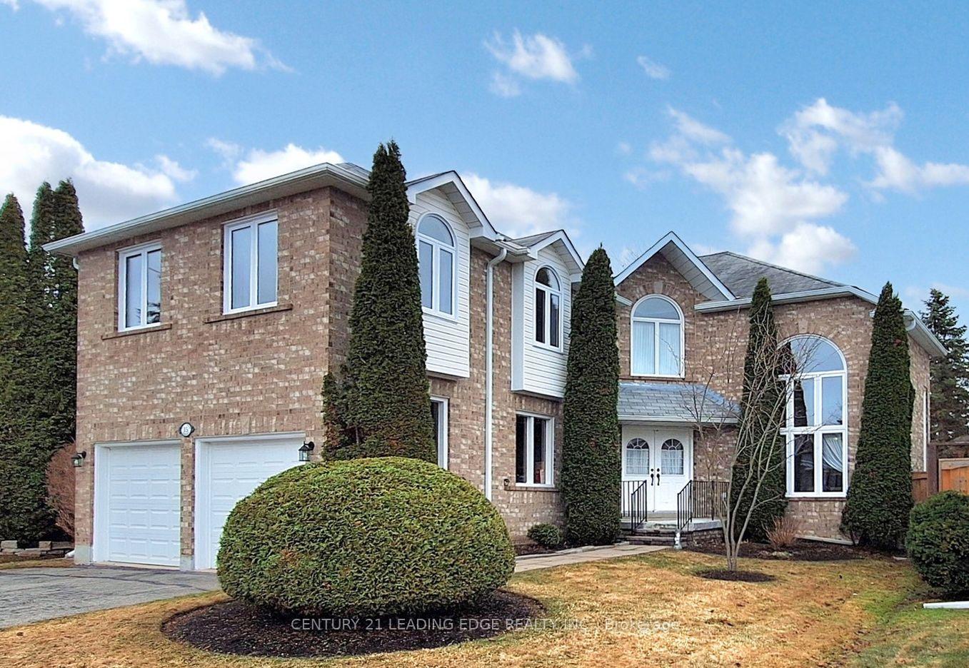 15 Royal Amber Crescent, East Gwillimbury, ON L0G 1M0