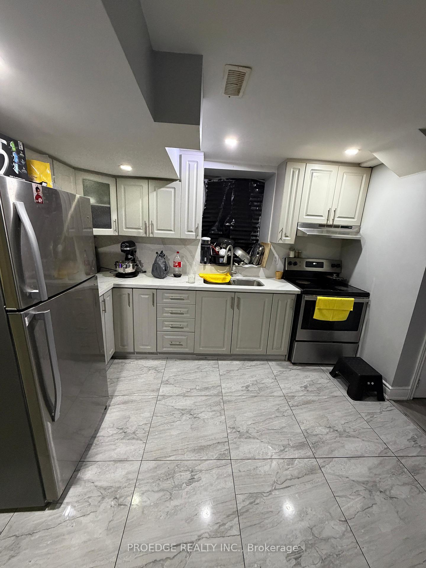 15 Troyer Street N, Brampton, ON L7A 4T4