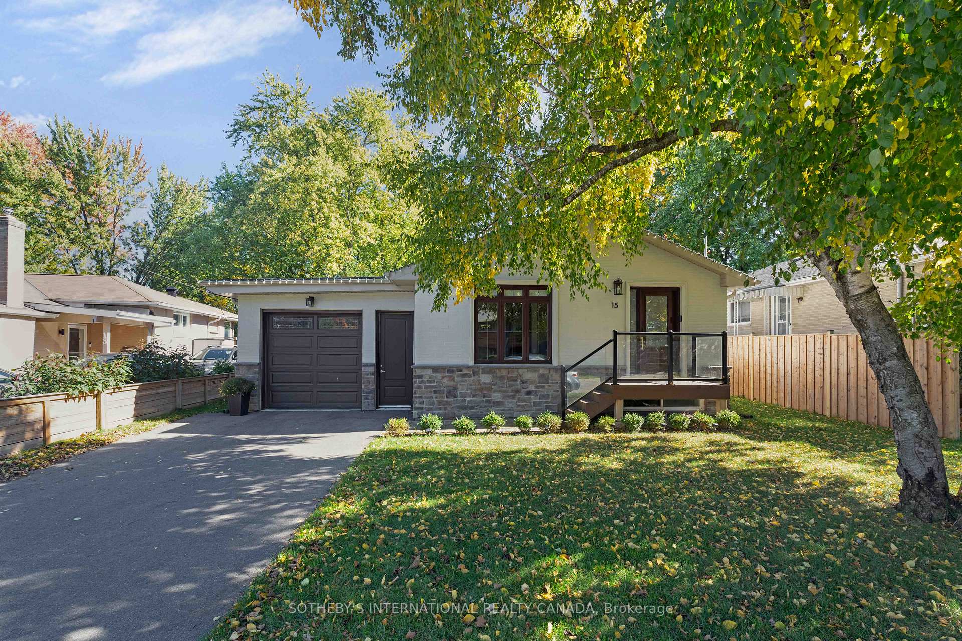 15 Wenderly Drive, Aurora, ON L4G 1V2