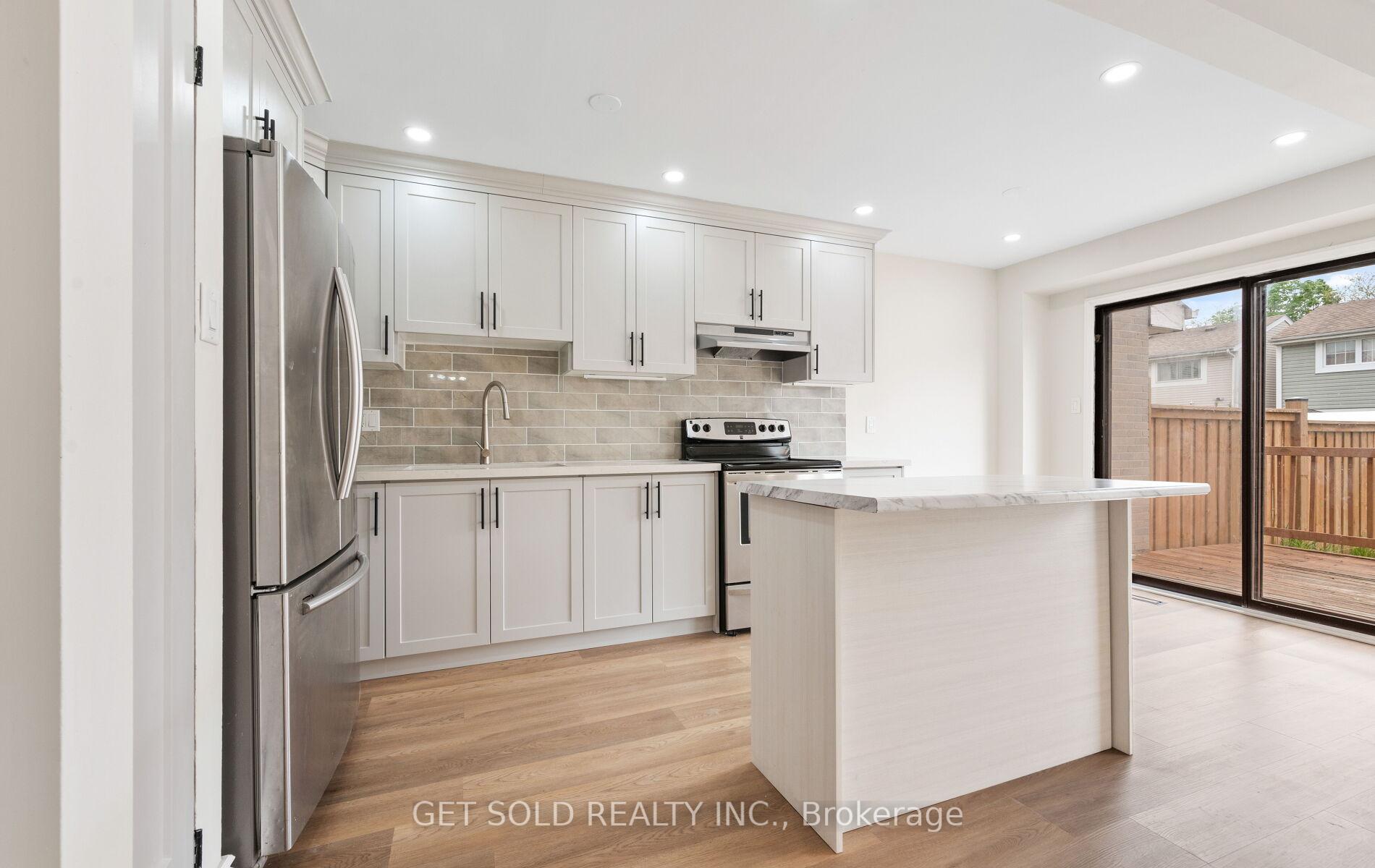 15 Wray Court, Toronto, ON M9V 4K4