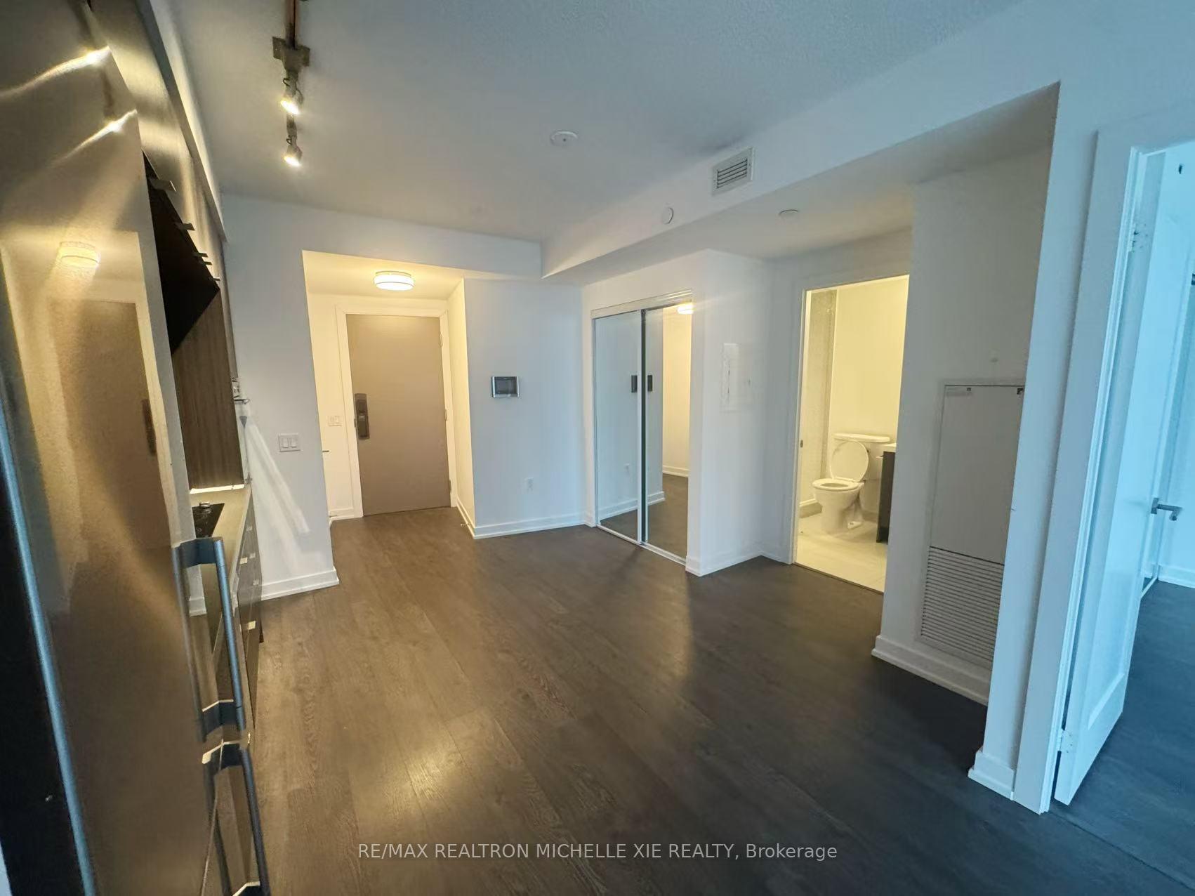 1502 - 10 York Street, Toronto, ON M5J 0E1