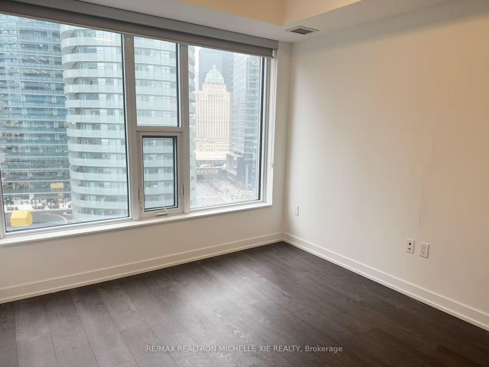 1502 - 10 York Street, Toronto, ON M5J 0E1