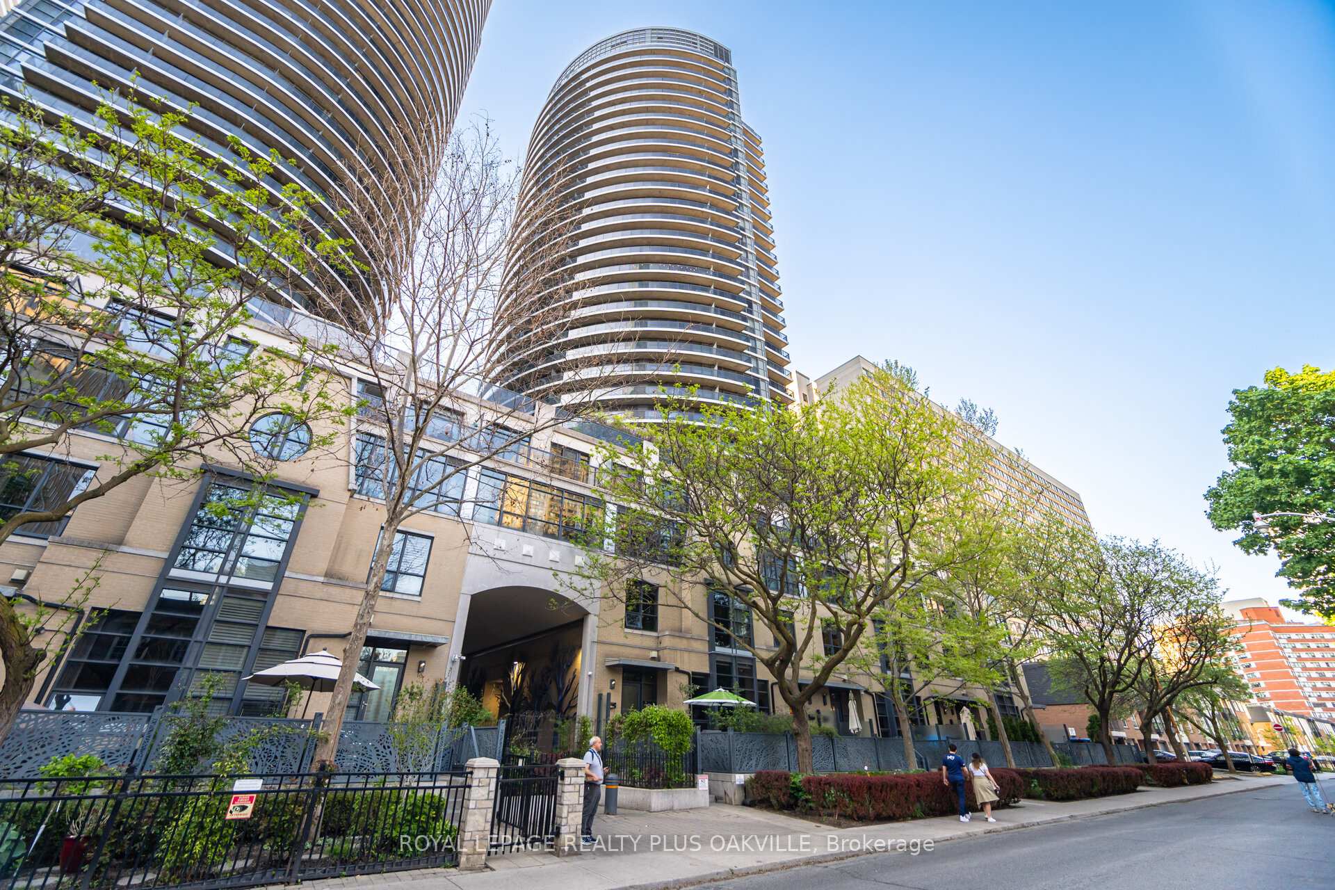 25 Carlton Street, Toronto, ON M5B 1L4