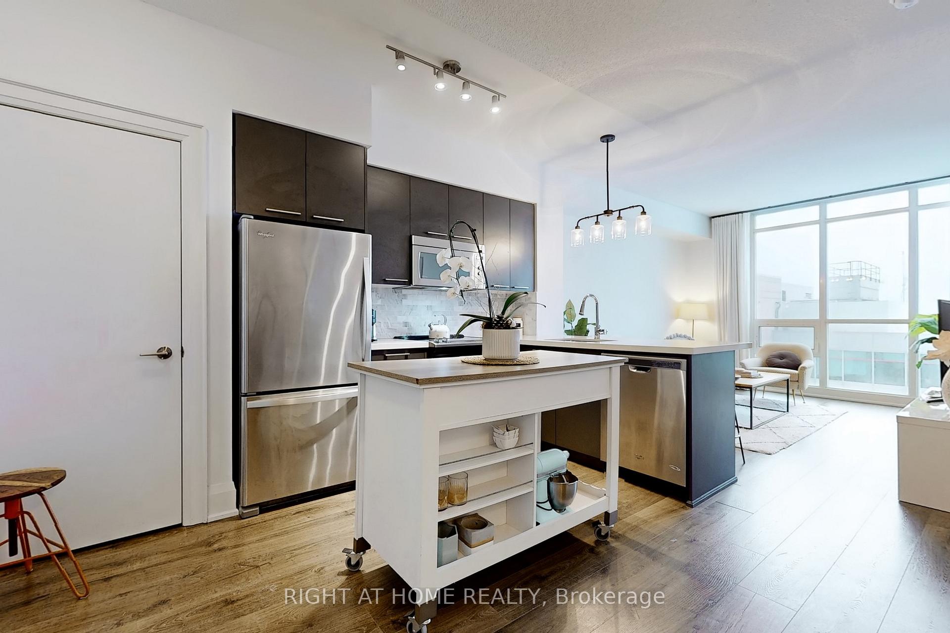 1506 - 30 Roehampton Avenue, Toronto, ON M4P 0B9