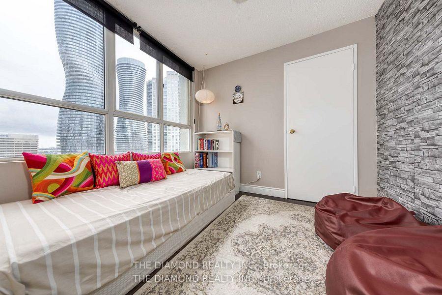 1507 - 3700 Kaneff Crescent, Mississauga, ON L5A 4B8