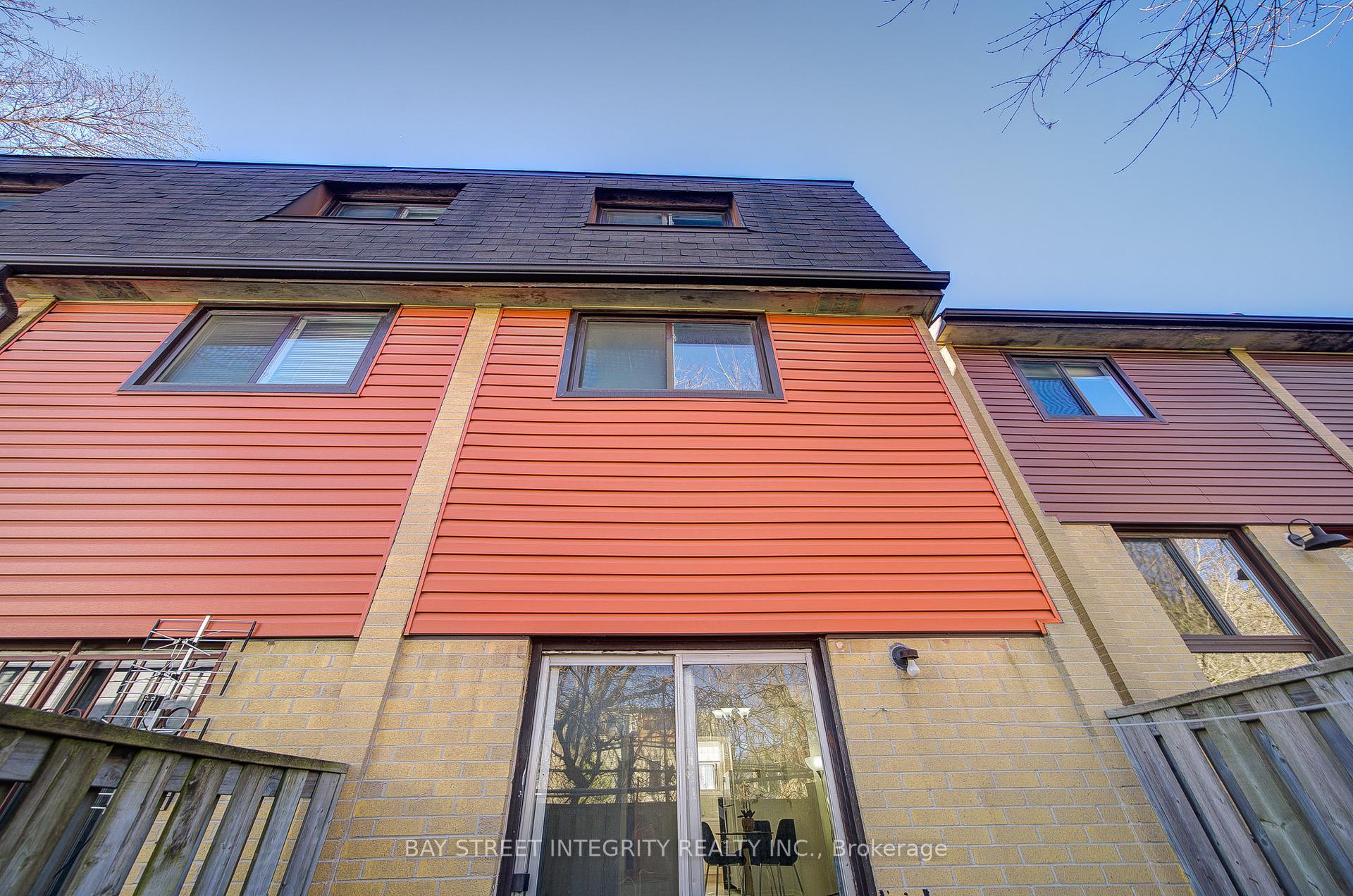 151 - 275 Broadview Avenue, Toronto, ON M4M 3H5