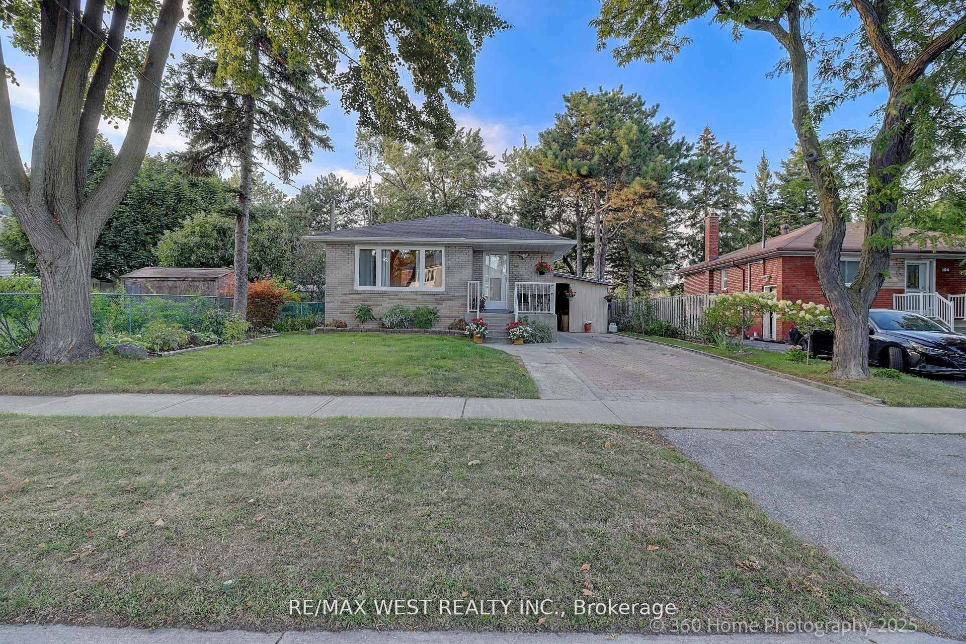 152 Benjamin Boulevard, Toronto, ON M1K 3P5