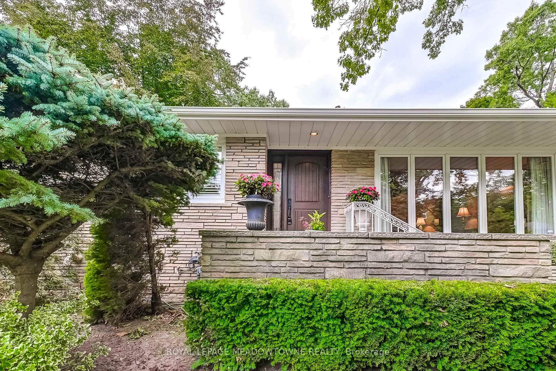 1520 Camelford Road, Mississauga, ON L5J 3C9