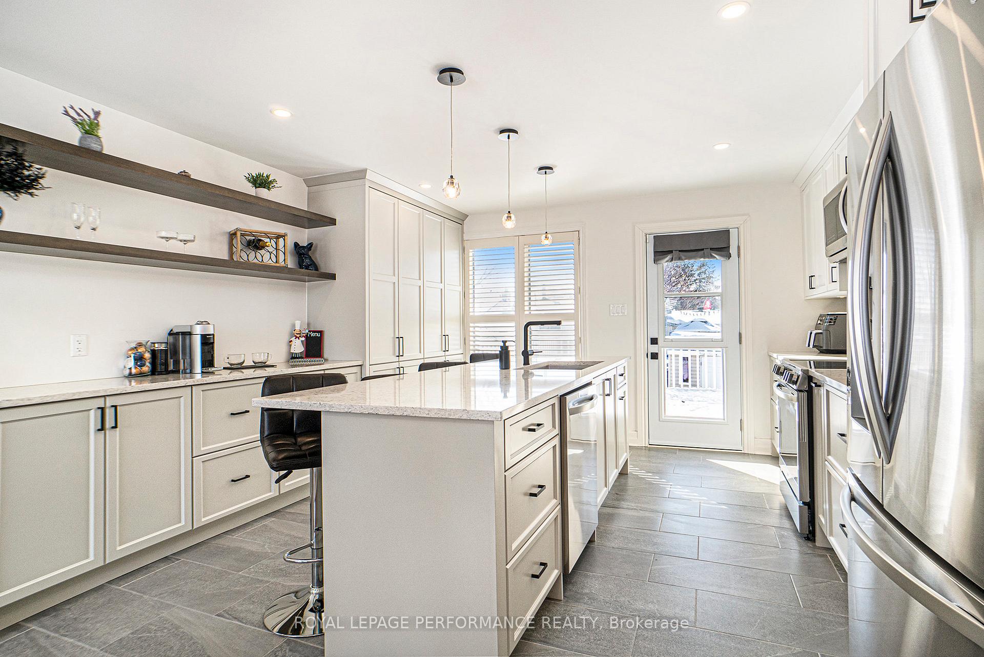 1524 Beaconfield Street, Orleans - Cumberland and Area, ON K1E 1R5
