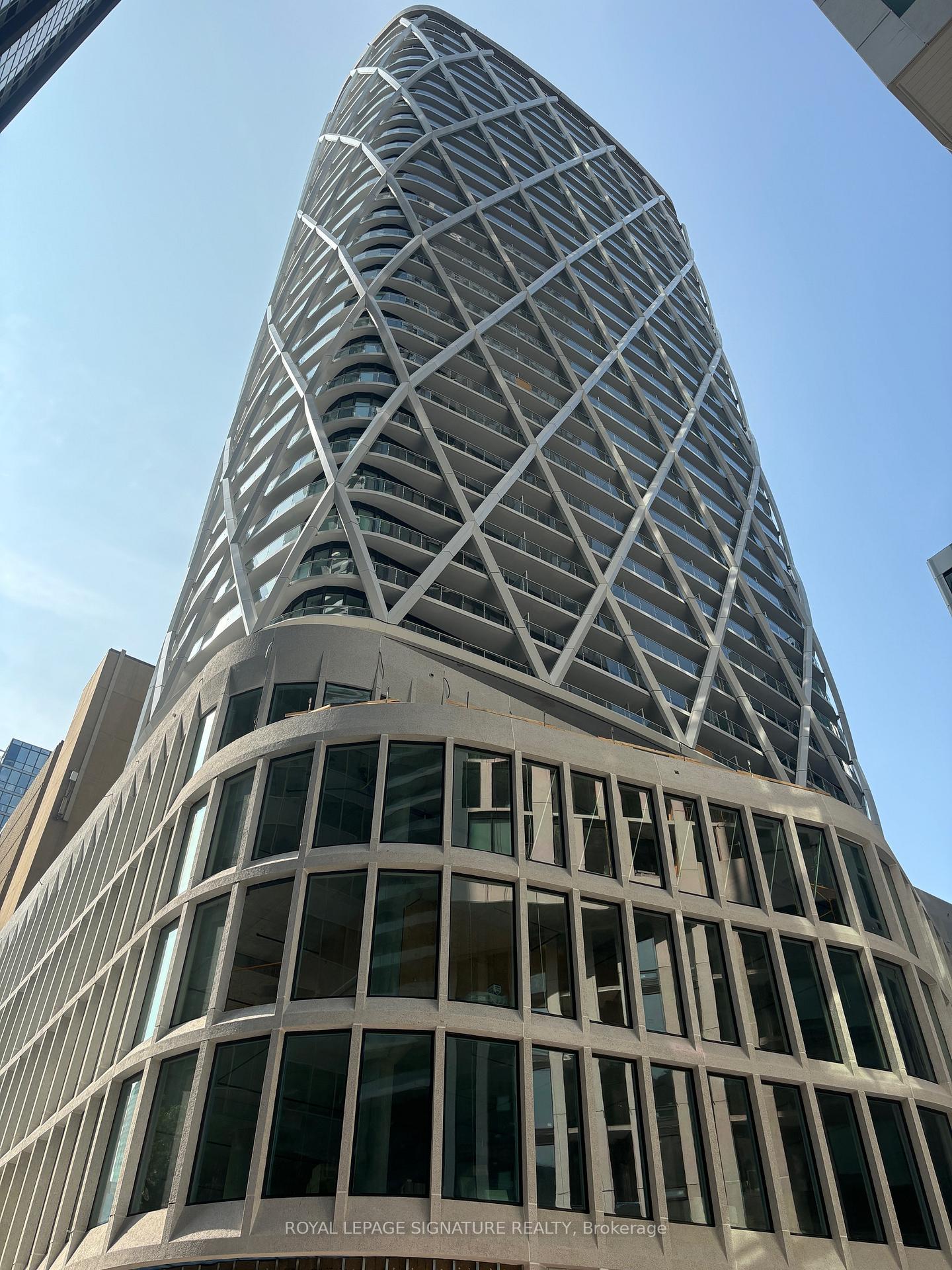 1532 - 230 Simcoe Street, Toronto, ON M5T 1T4