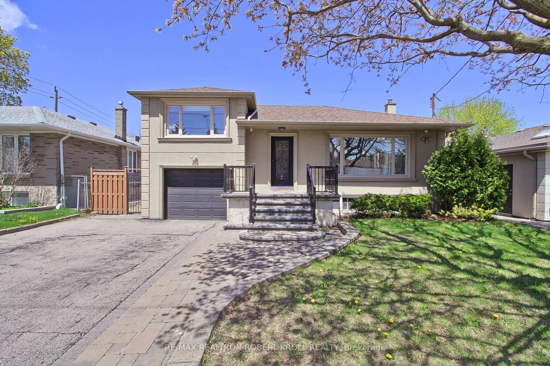 154 Brighton Avenue, Toronto, ON M3H 4E2