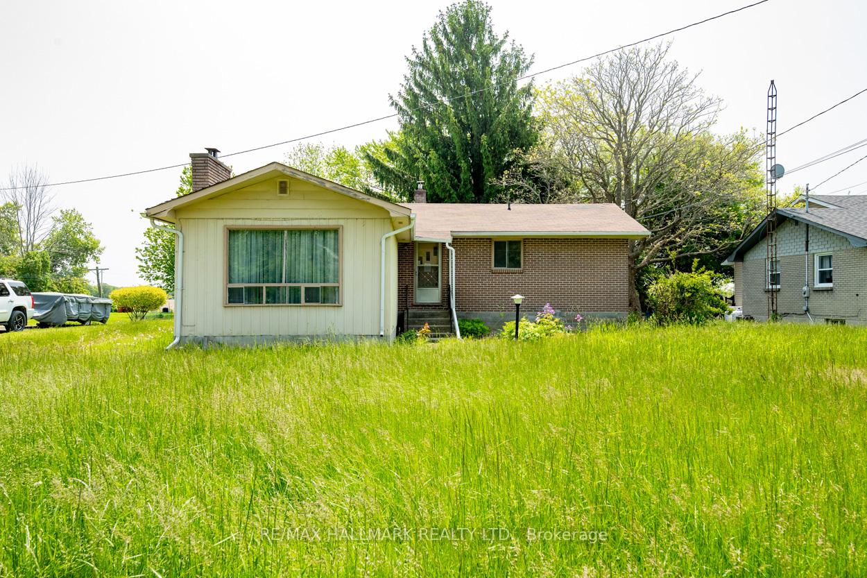 154 County Road 28, Prince Edward County, ON K8N 4Z7