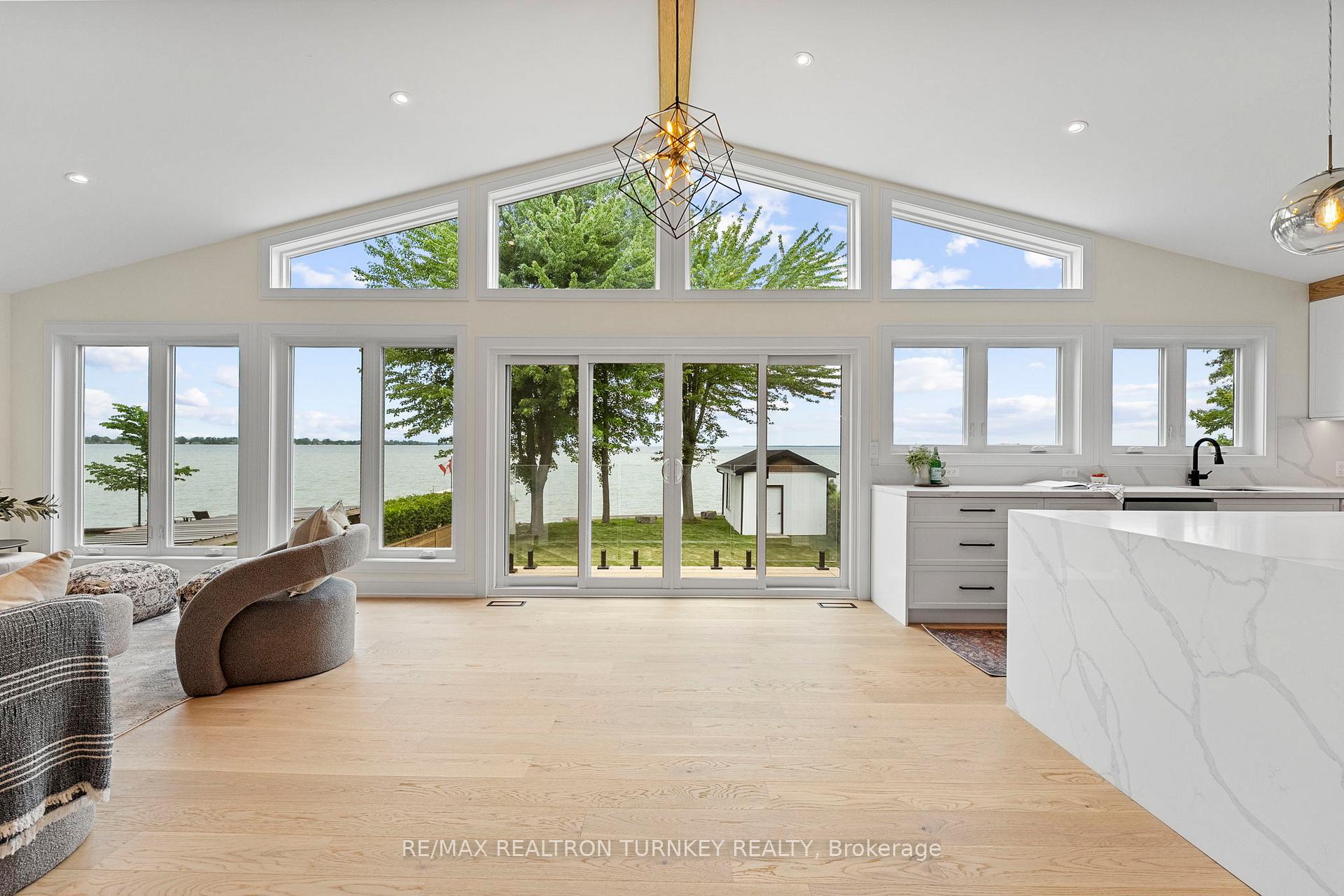 156 Holmes Point Road, Georgina, ON L0E 1N0