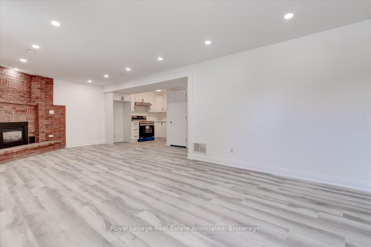 1562 Upper Ottawa Street, Hamilton, ON L8W 2E9